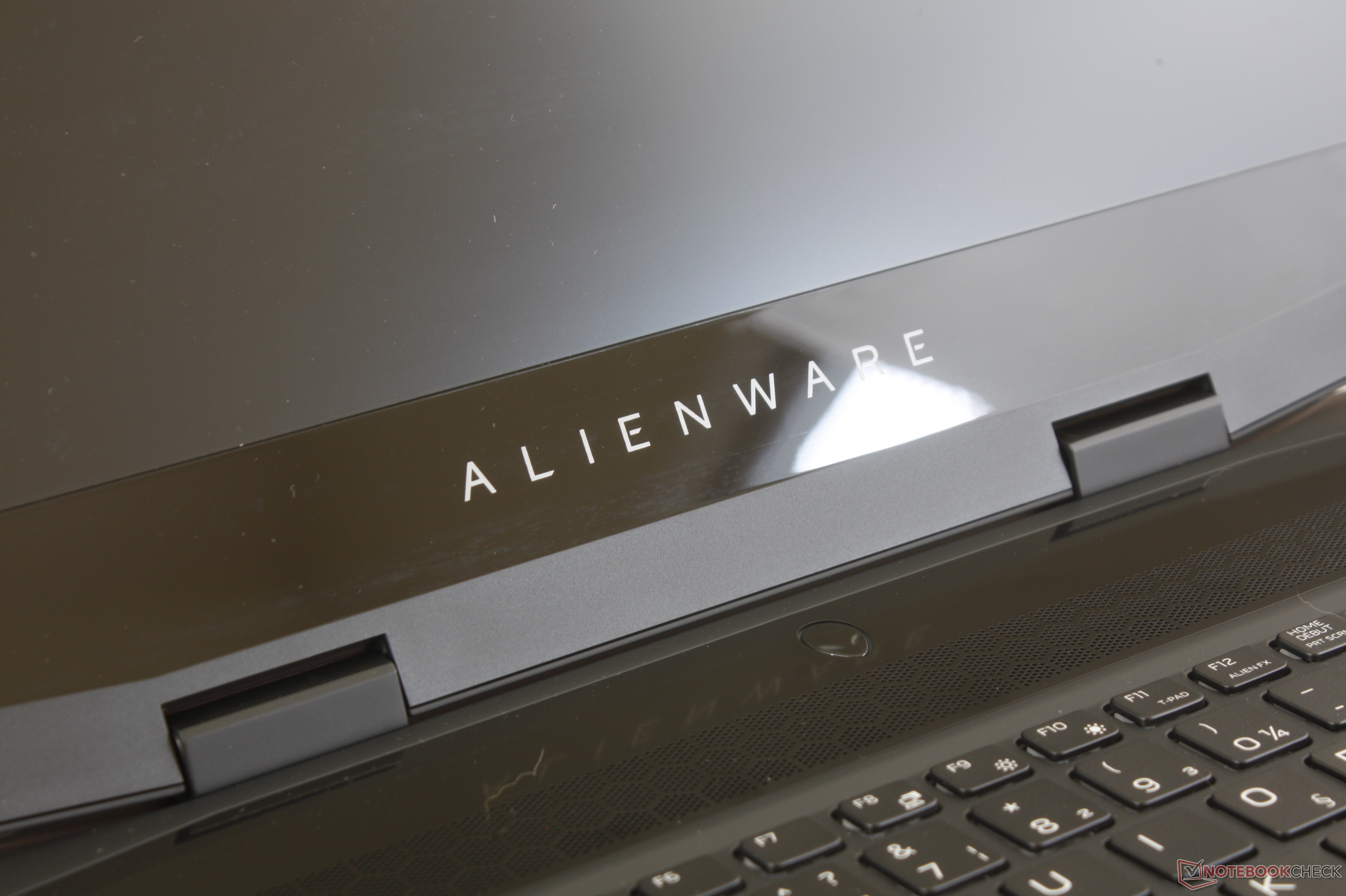 Test Alienware m17 (i9-8950HK, RTX 2080 Max-Q, 4K UHD) Laptop ...