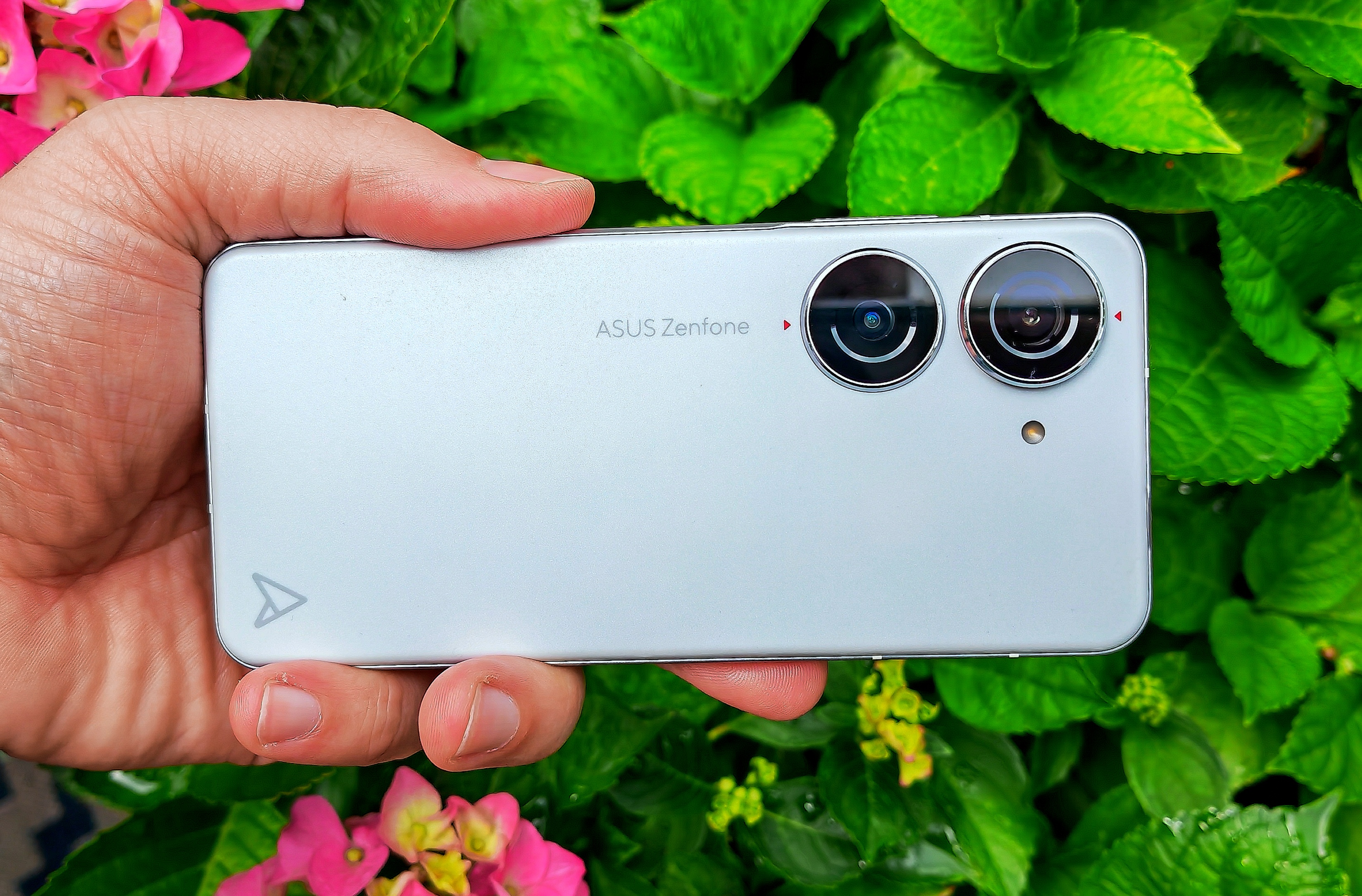 Test Asus Zenfone 10 Smartphone – Kompaktes 5G-Handy mit viel Power ...