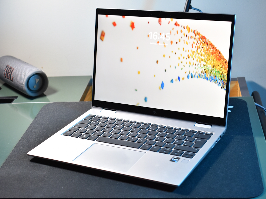 HP EliteBook x360 830 G10 Laptop Test: Metall-Convertible mit mattem ...