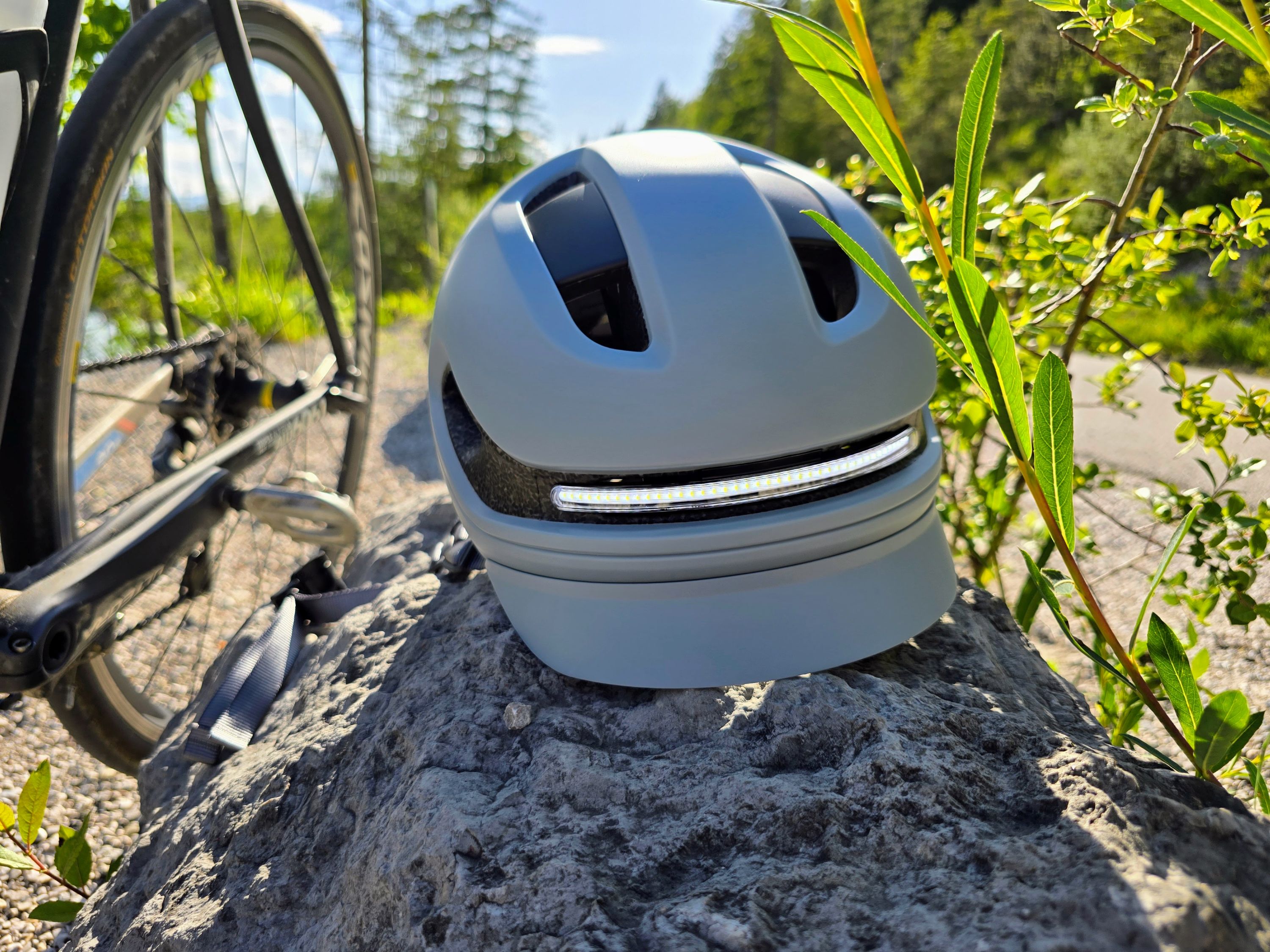 Unit 1 Aura - Smarter Helm mit Bremslicht und Blinkern ausprobiert ...