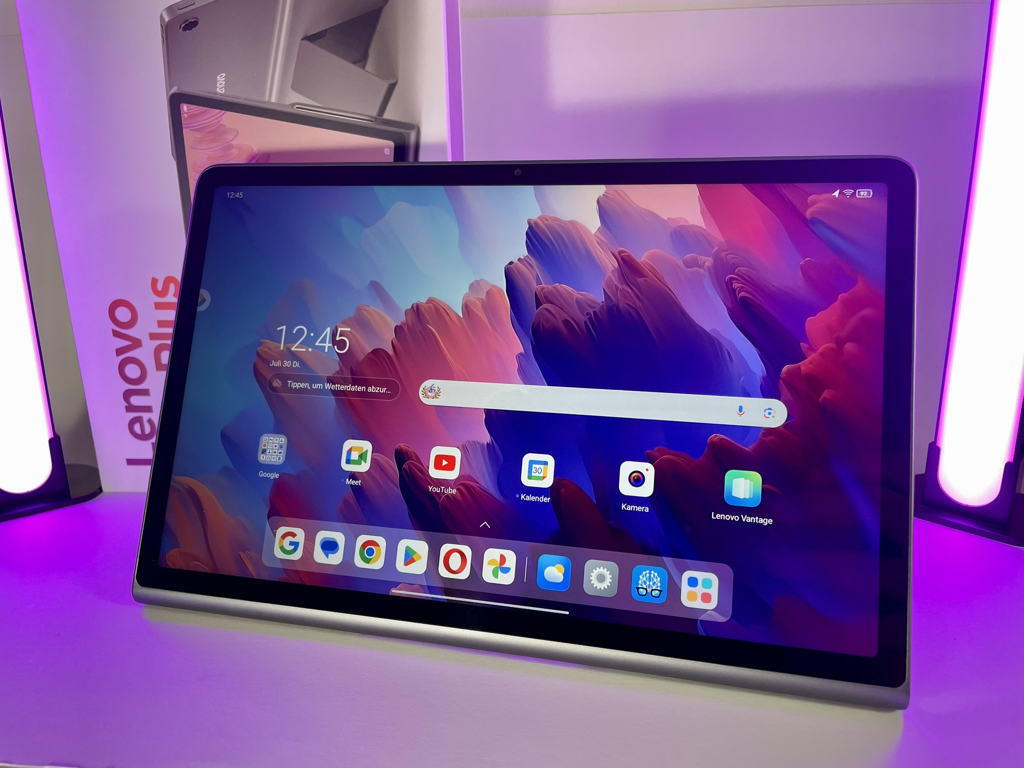 Test Lenovo Tab Plus Tablet – Der 300-Euro-Entertainer hat den besten ...