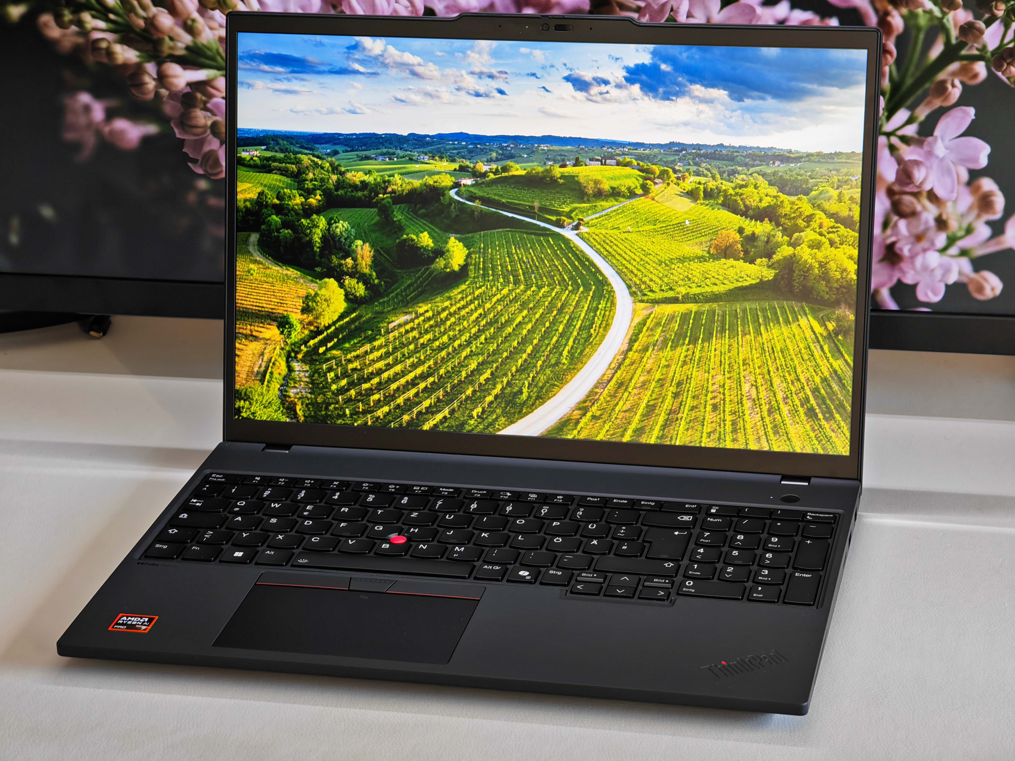 Lenovo bietet den teuren Business-Laptop ThinkPad T16 Gen 4 AMD nur mit ...