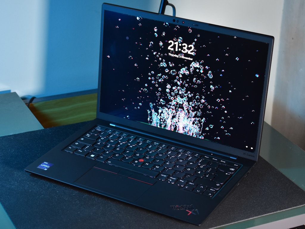 Lenovo ThinkPad X1 Carbon Gen 11 Laptop Test: Virtualisierungschamp mit ...