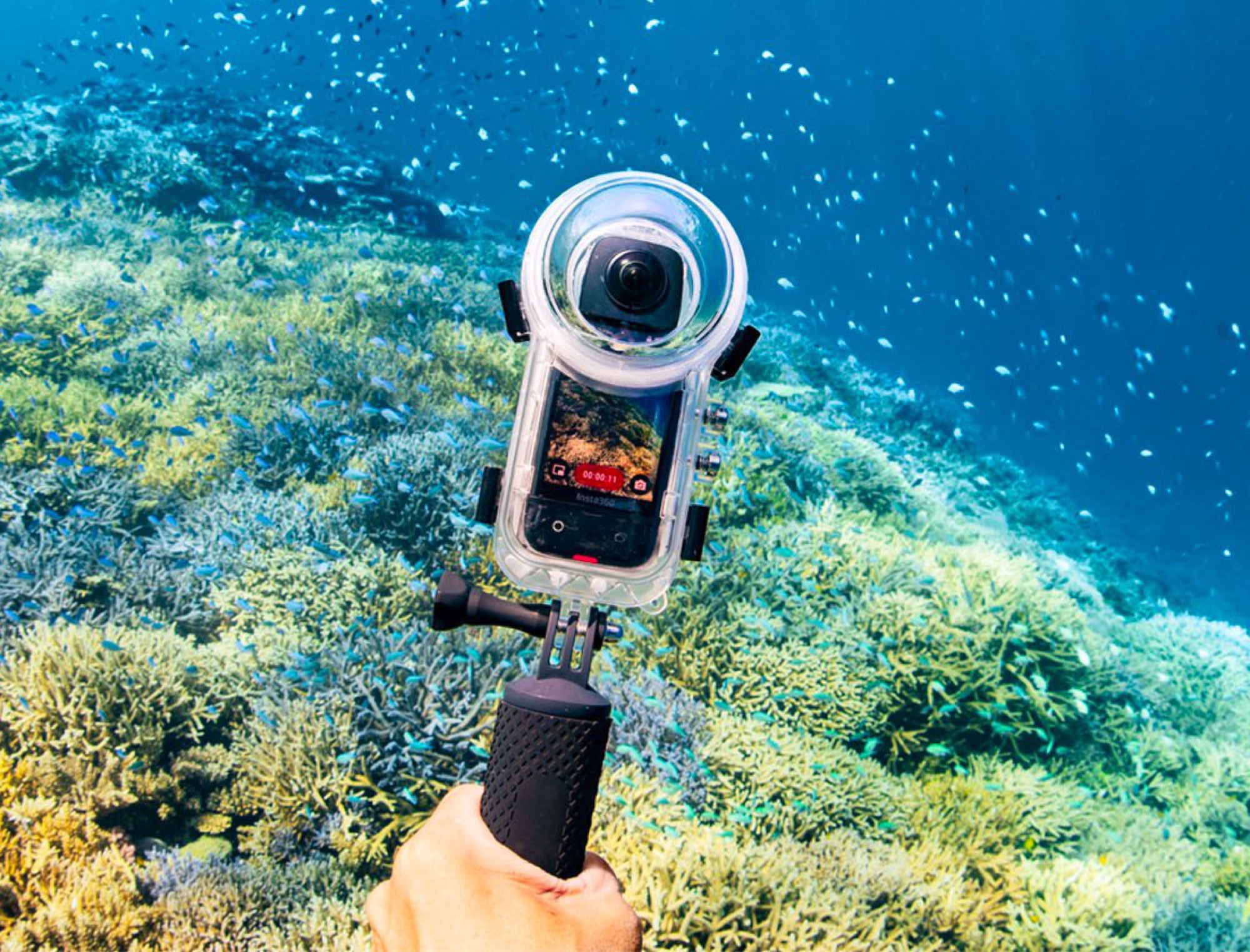 Insta360 X3 Invisible Dive Kit soll bei 360 Grad Unterwasser-Aufnahmen unsichtbar bleiben ...