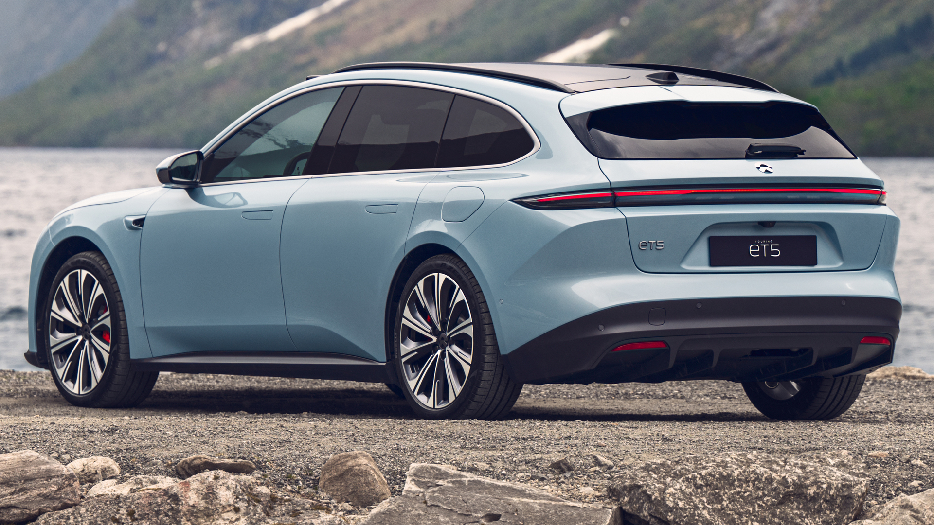 NIO EL6 und ET5 Touring: Deutschland-Premiere für E-SUV und Elektro-Kombi im NIO Hub München ...