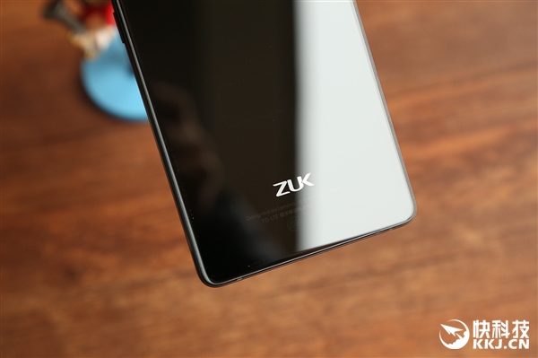 Lenovo ZUK Edge: Günstiges SD821-Phone mit dünnen Rändern und Band 20 - Notebookcheck.com News