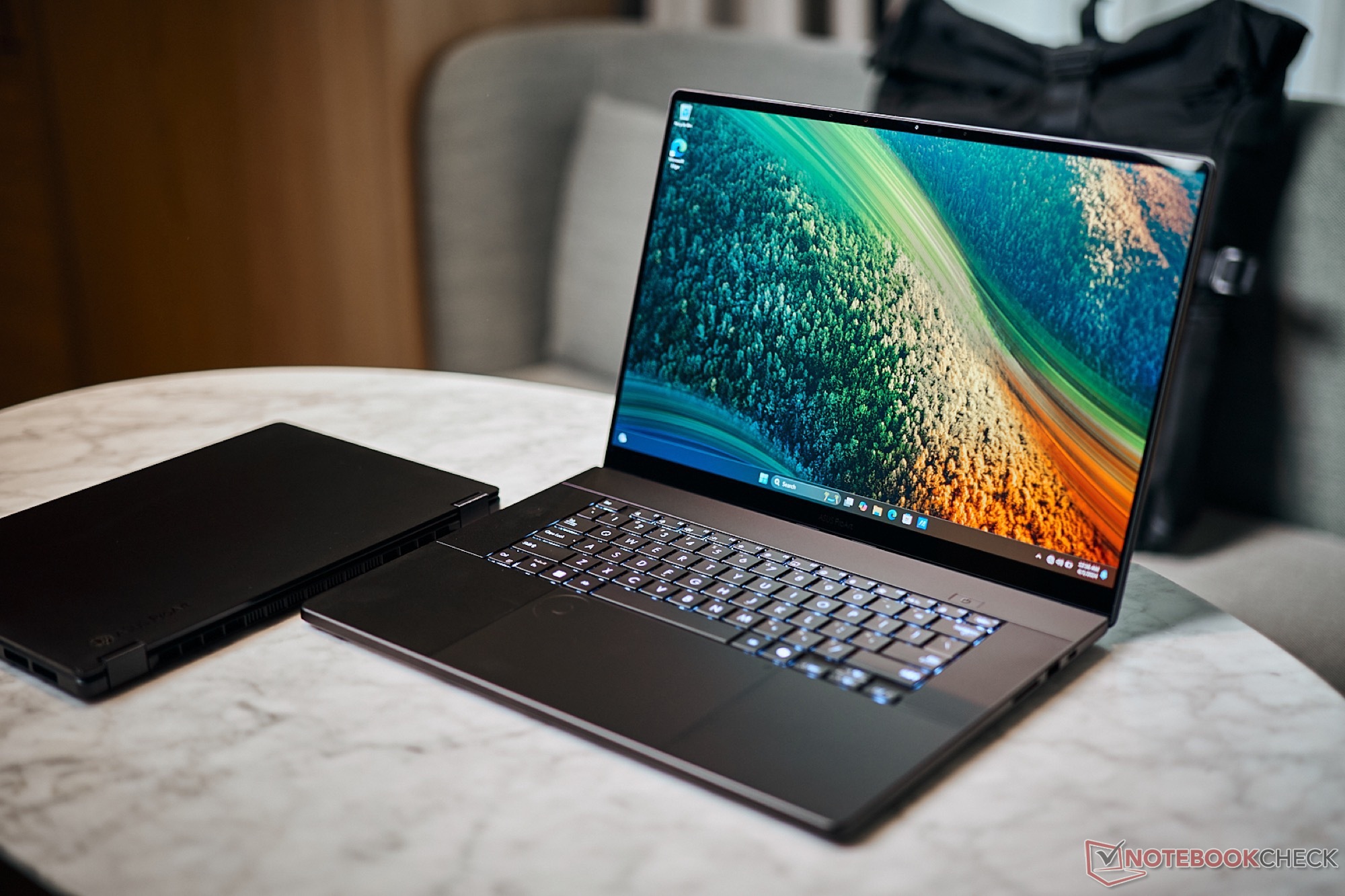 Asus enthüllt dünnes ProArt P16 mit 4K-OLED-Display, AMD Ryzen AI 300 und RTX 4070 ...