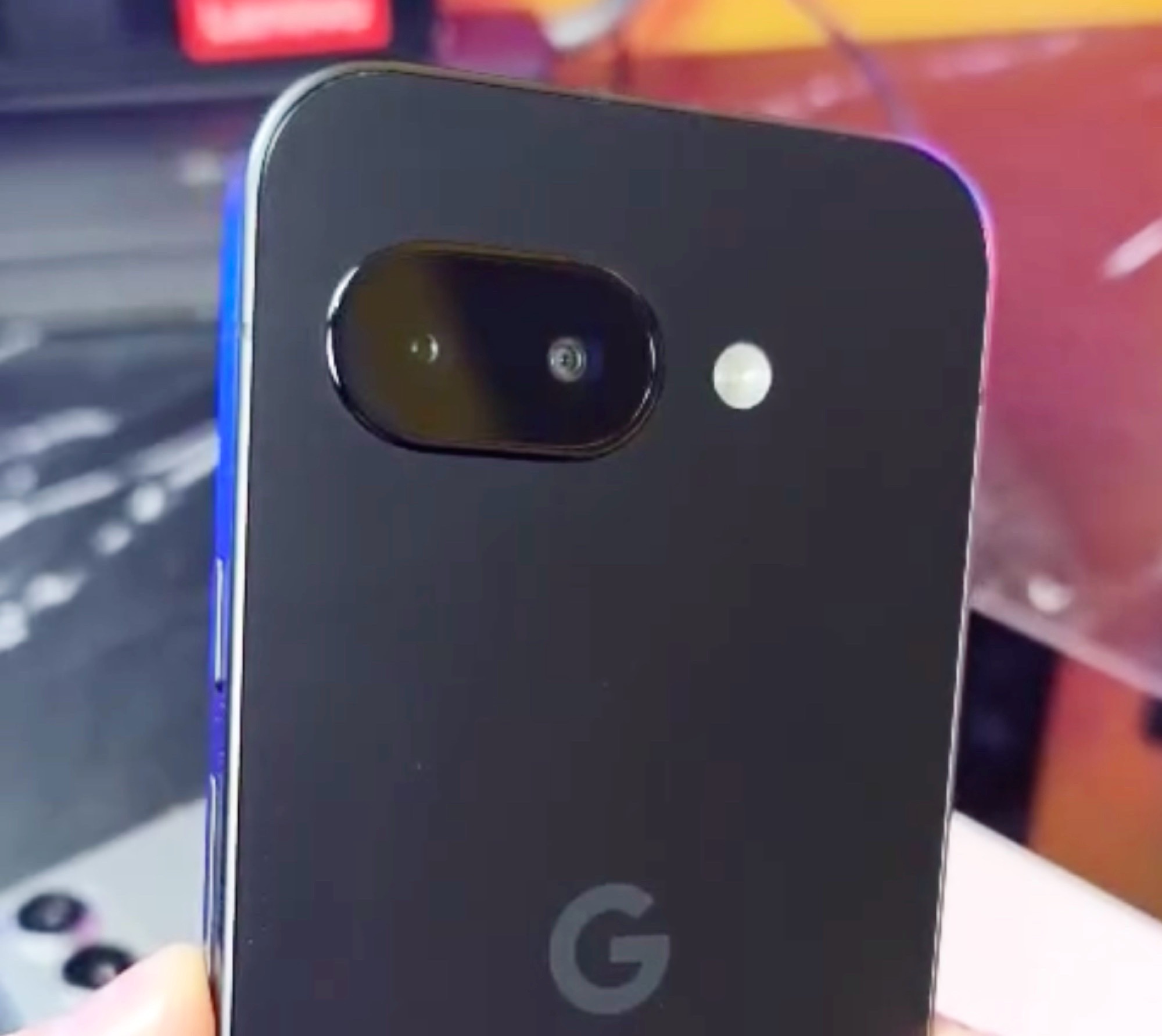 Google Pixel 9a zeigt sich im Hands-on-Video mit kleinem Kameramodul und matter Rückseite ...