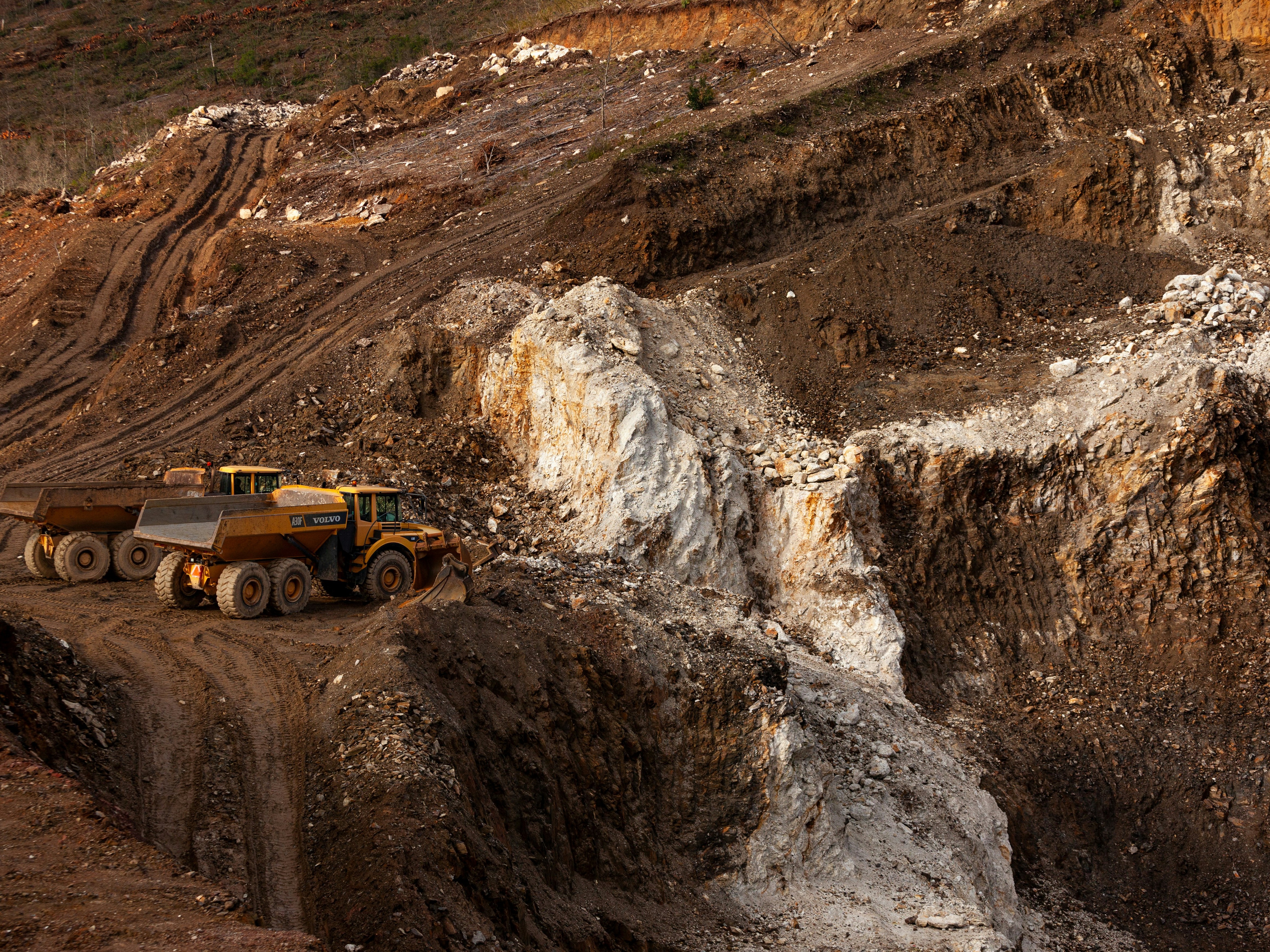 Riesiger Lithium-Fund: China steigt mit Entdeckung eines 2.800 km ...
