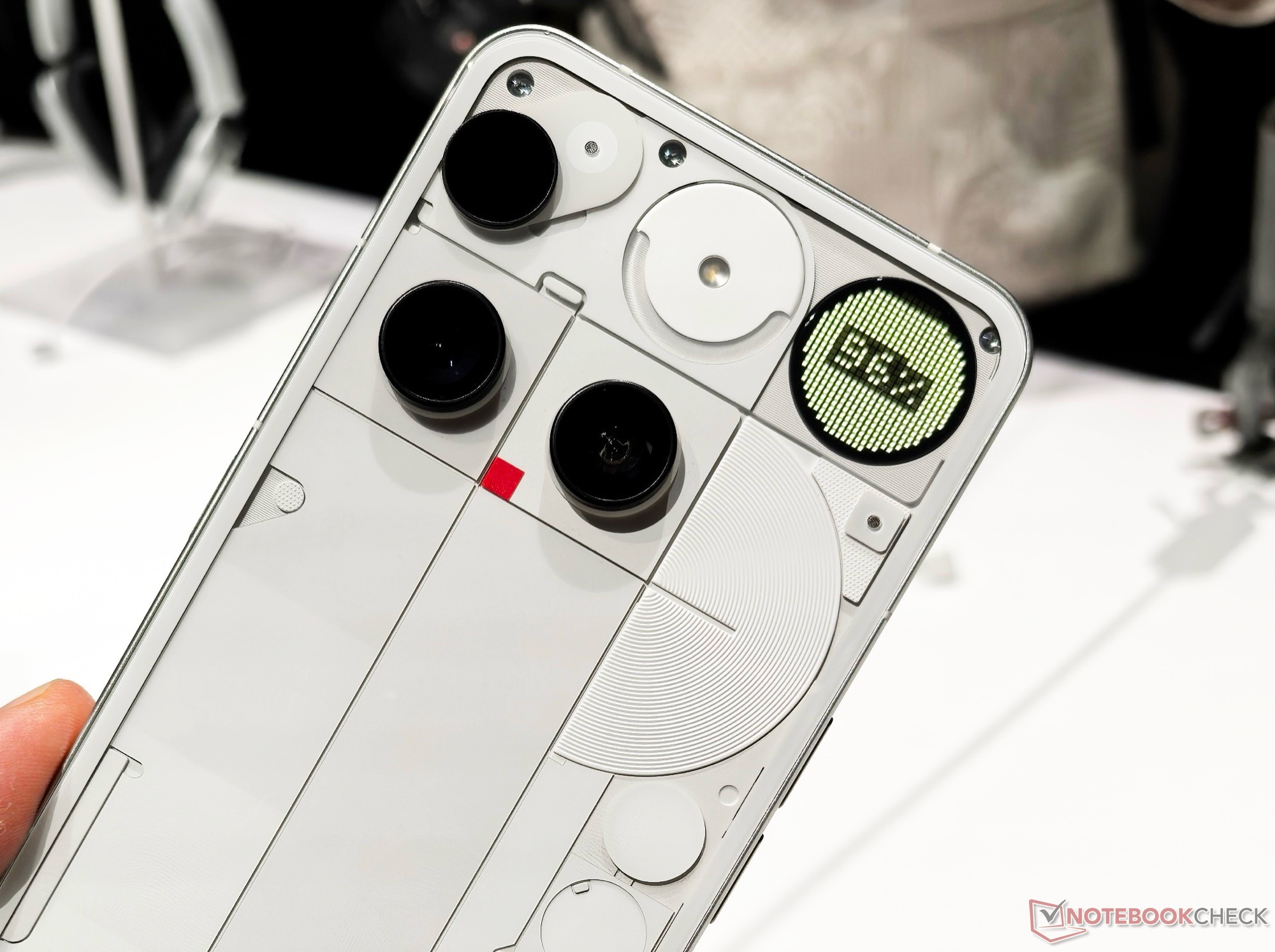 Nothing Phone (3) startet als erstes Nothing-Flaggschiff mit vier 50 MP ...