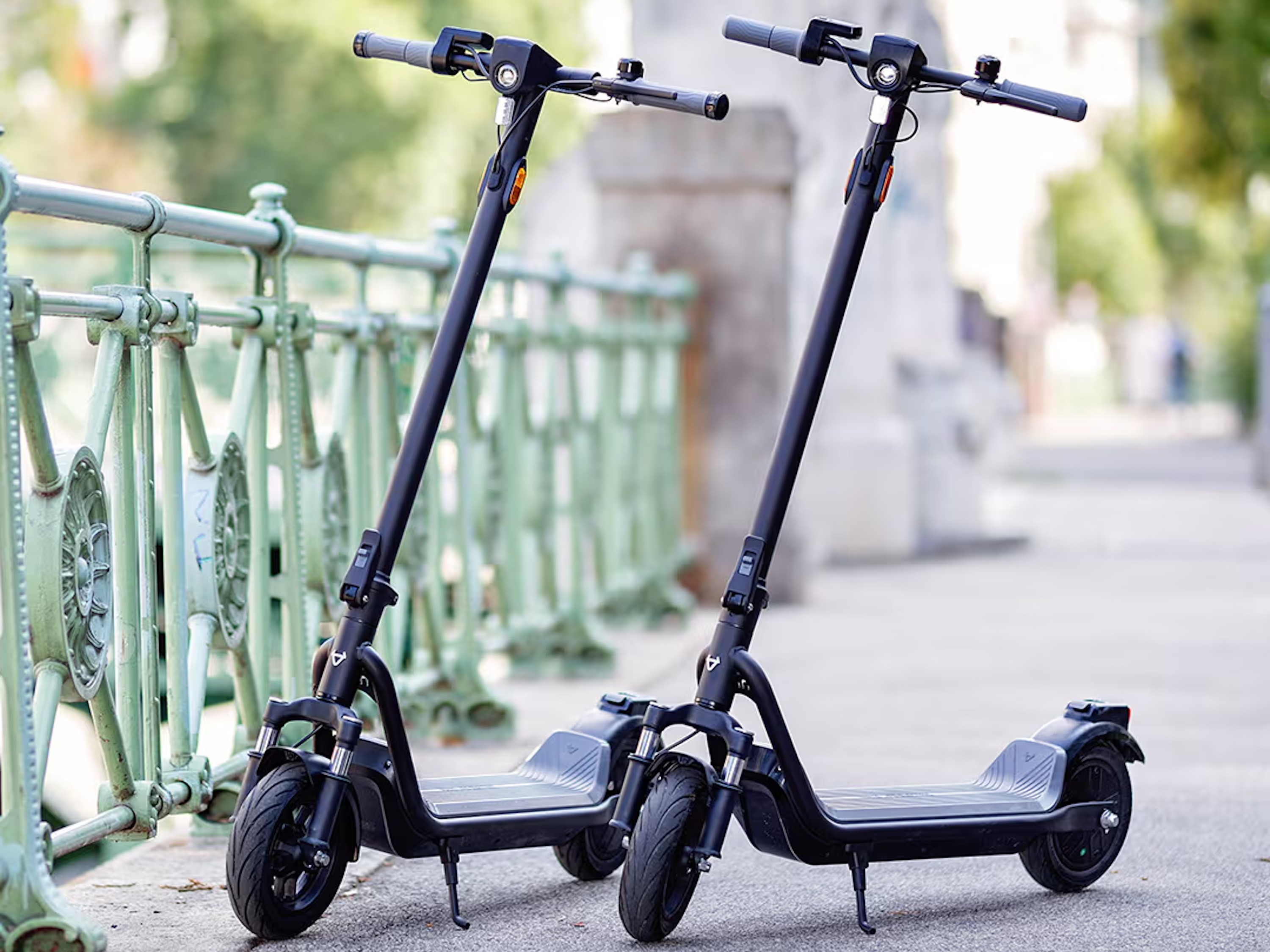 KQi 100F: E-Scooter mit Federgabel ist ab sofort erhältlich ...
