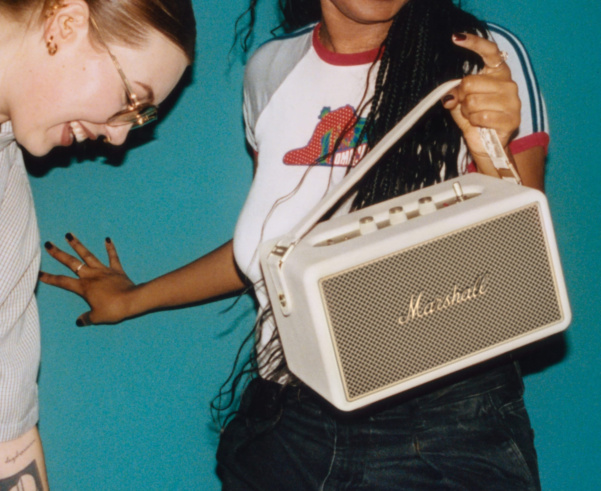 Marshall Kilburn III: Neuer Bluetooth-Lautsprecher spielt über 50 ...