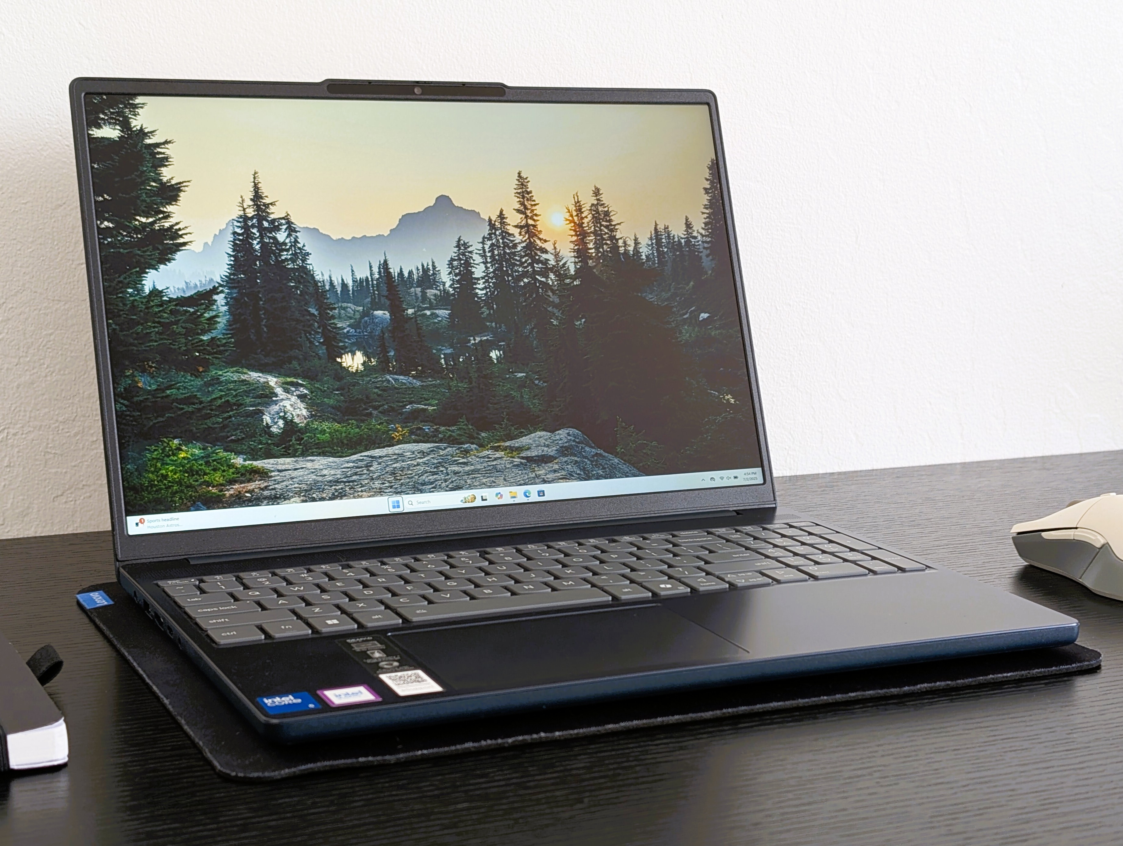 Lenovo IdeaPad Office-Notebook (15.3 Zoll) mit Ryzen 7, 24 GB RAM, 1 TB ...