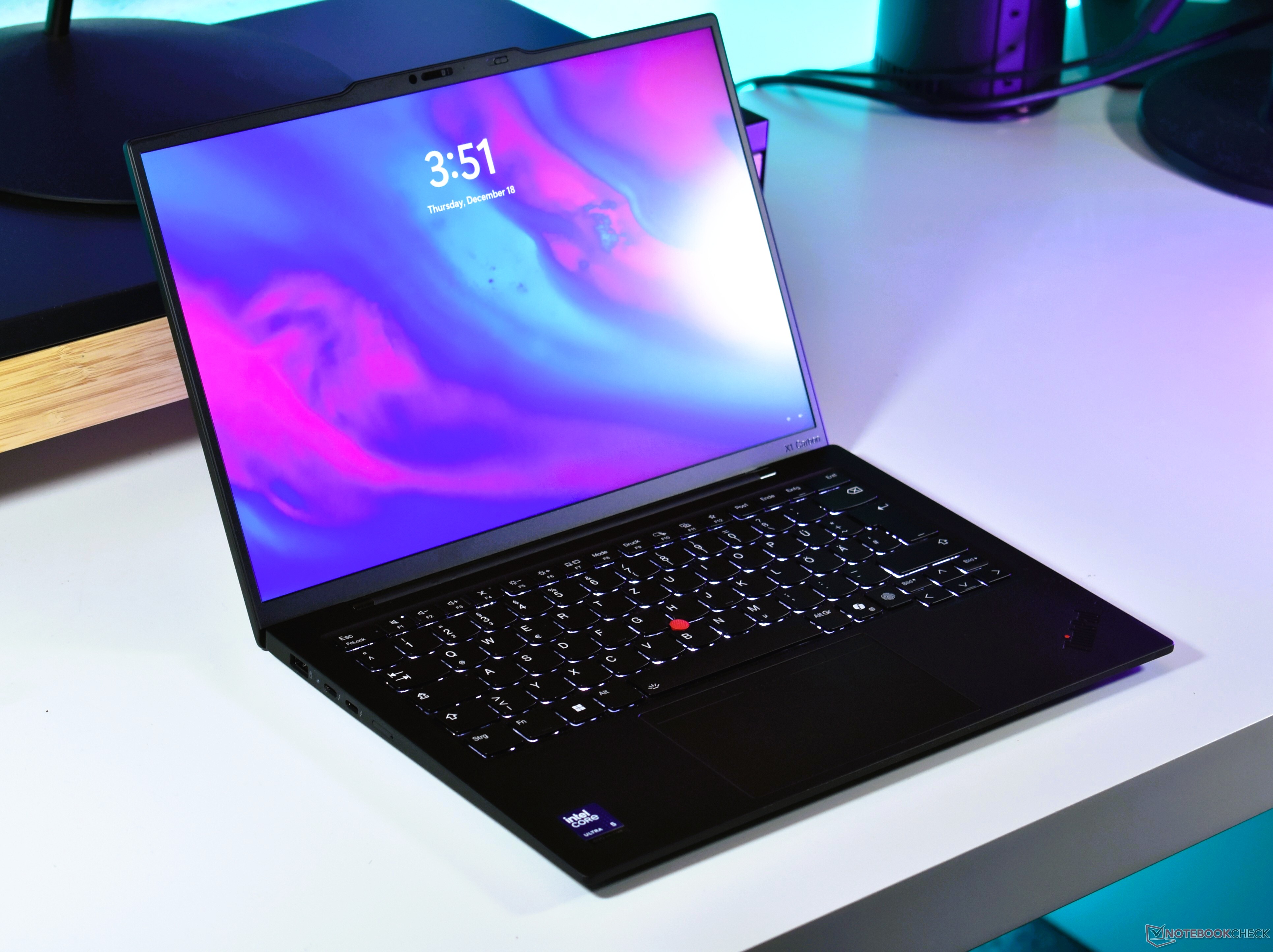 Lenovo ThinkPad X1 Carbon mit 2.8k-OLED (120 Hz, DCI-P3), Core Ultra 7 ...