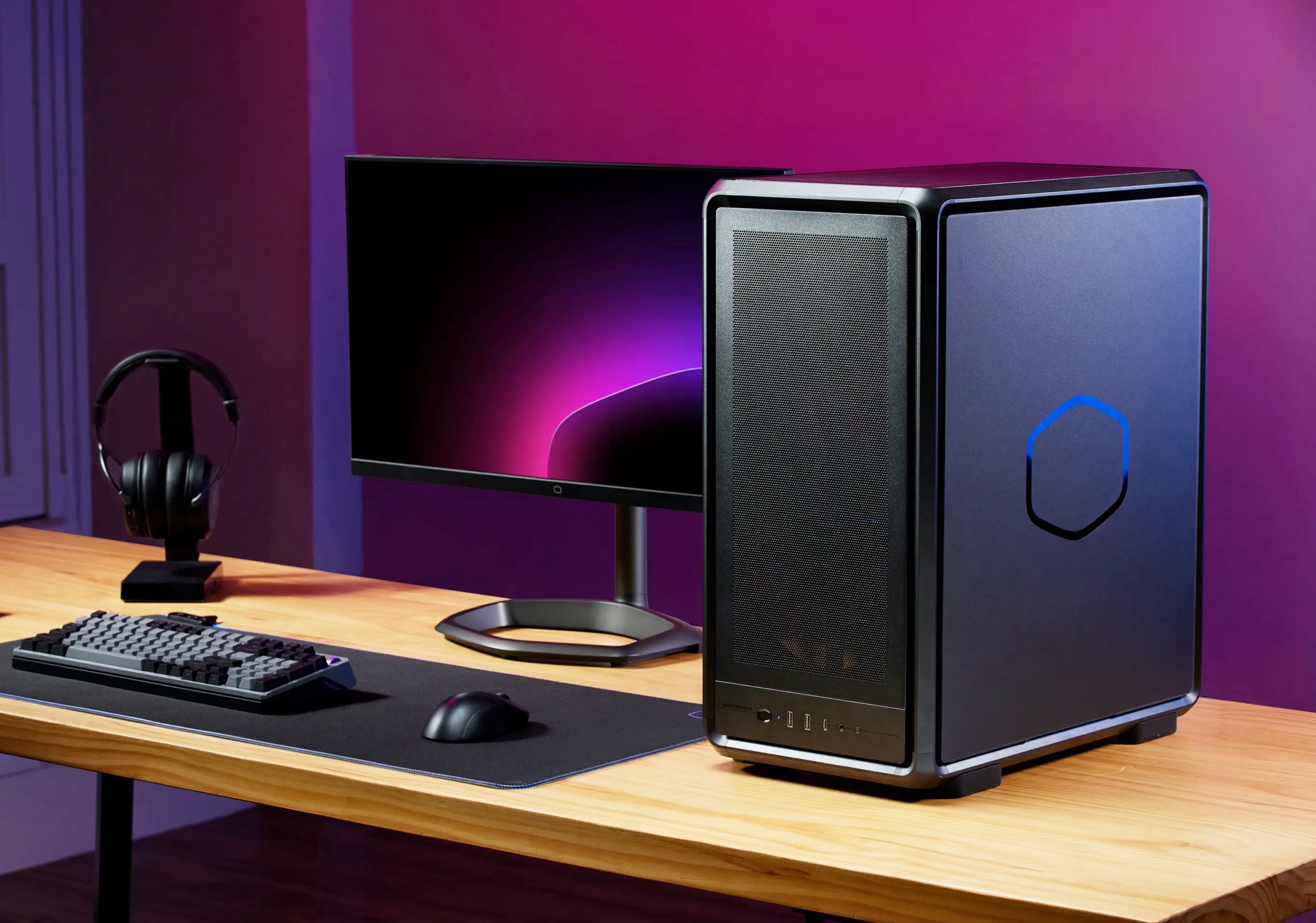 Gaming-Tower mit vier 200 Millimeter Lüftern: Cooler Master präsentiert ...