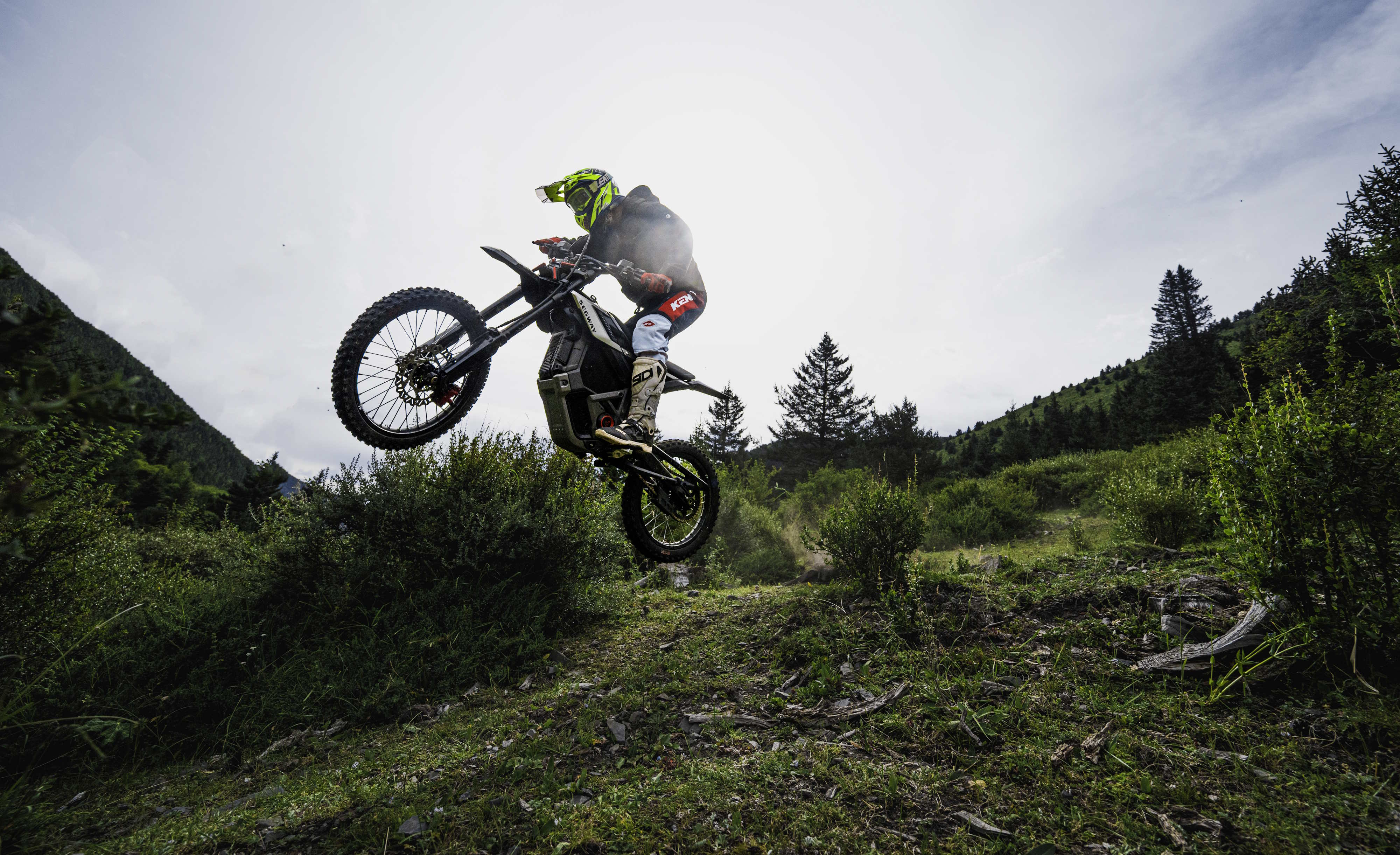 Segway Xaber 300: Wheelie-Kontrolle, Geo-Fencing, TCS und elektrische ...