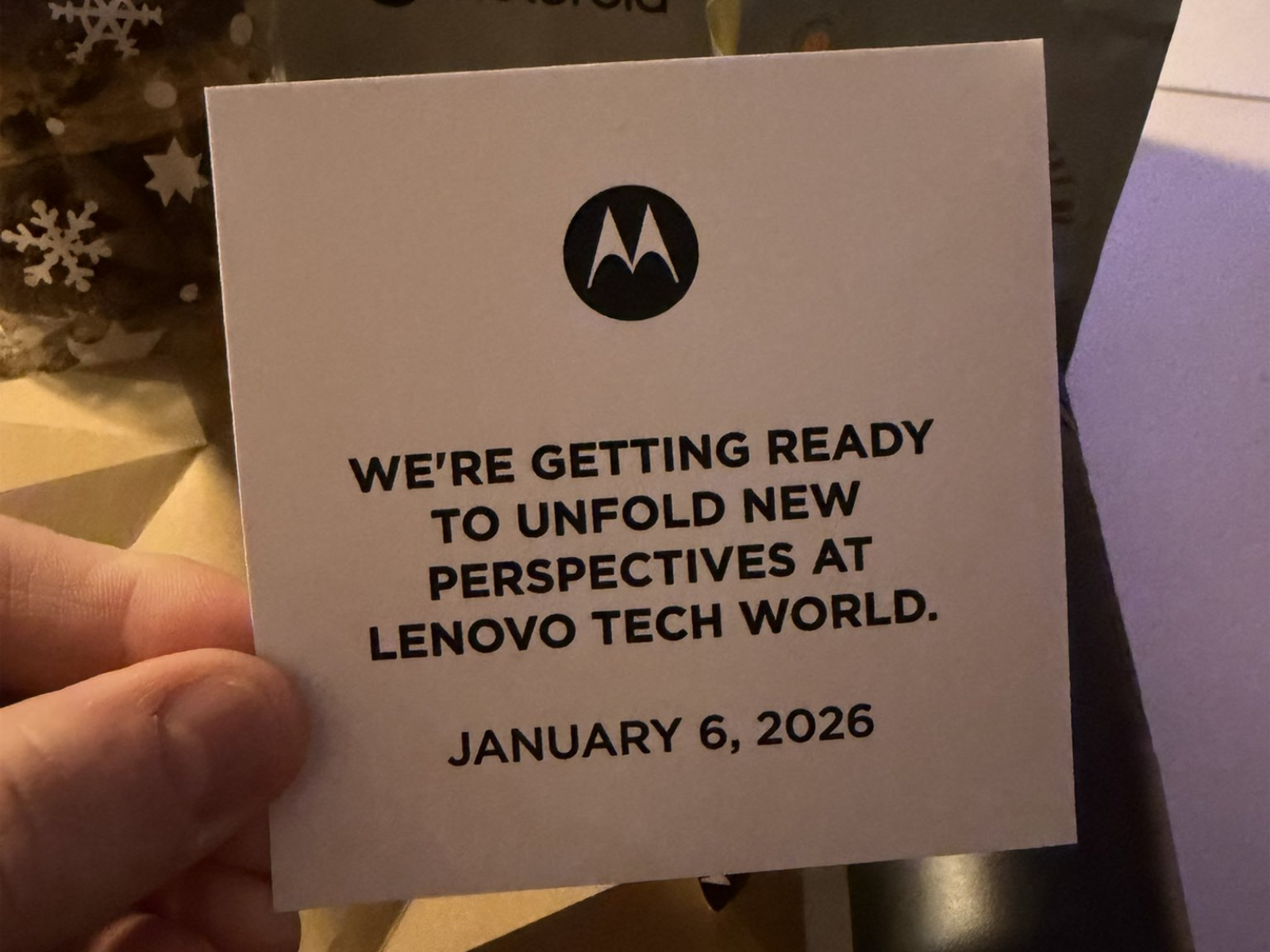Teaser: Motorola Fold soll bald mit Samsung Galaxy Z Fold 7 ...