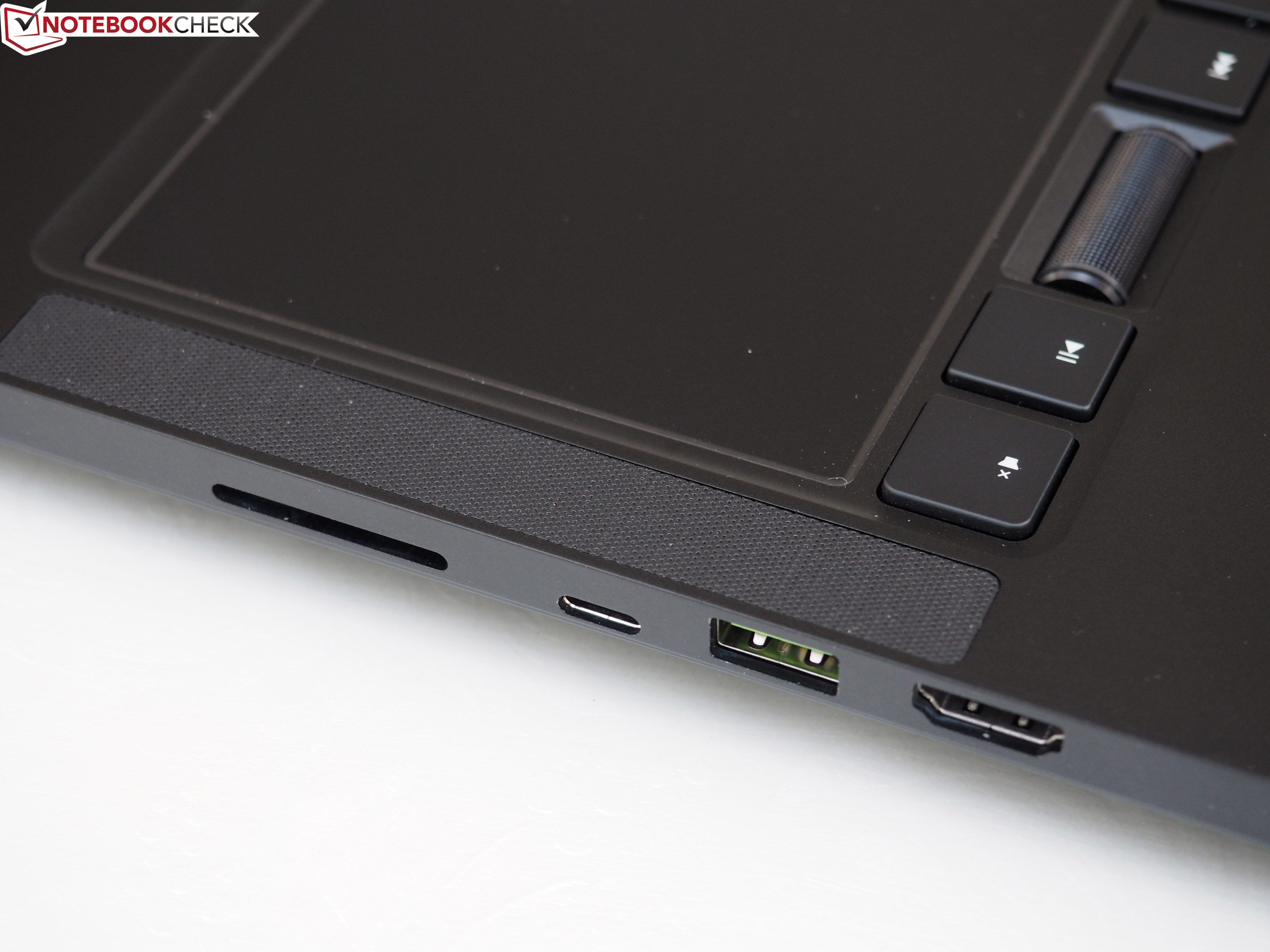 Test Razer Blade Pro 2017 (i7-7820HK, GTX 1080, 4K) Laptop ...