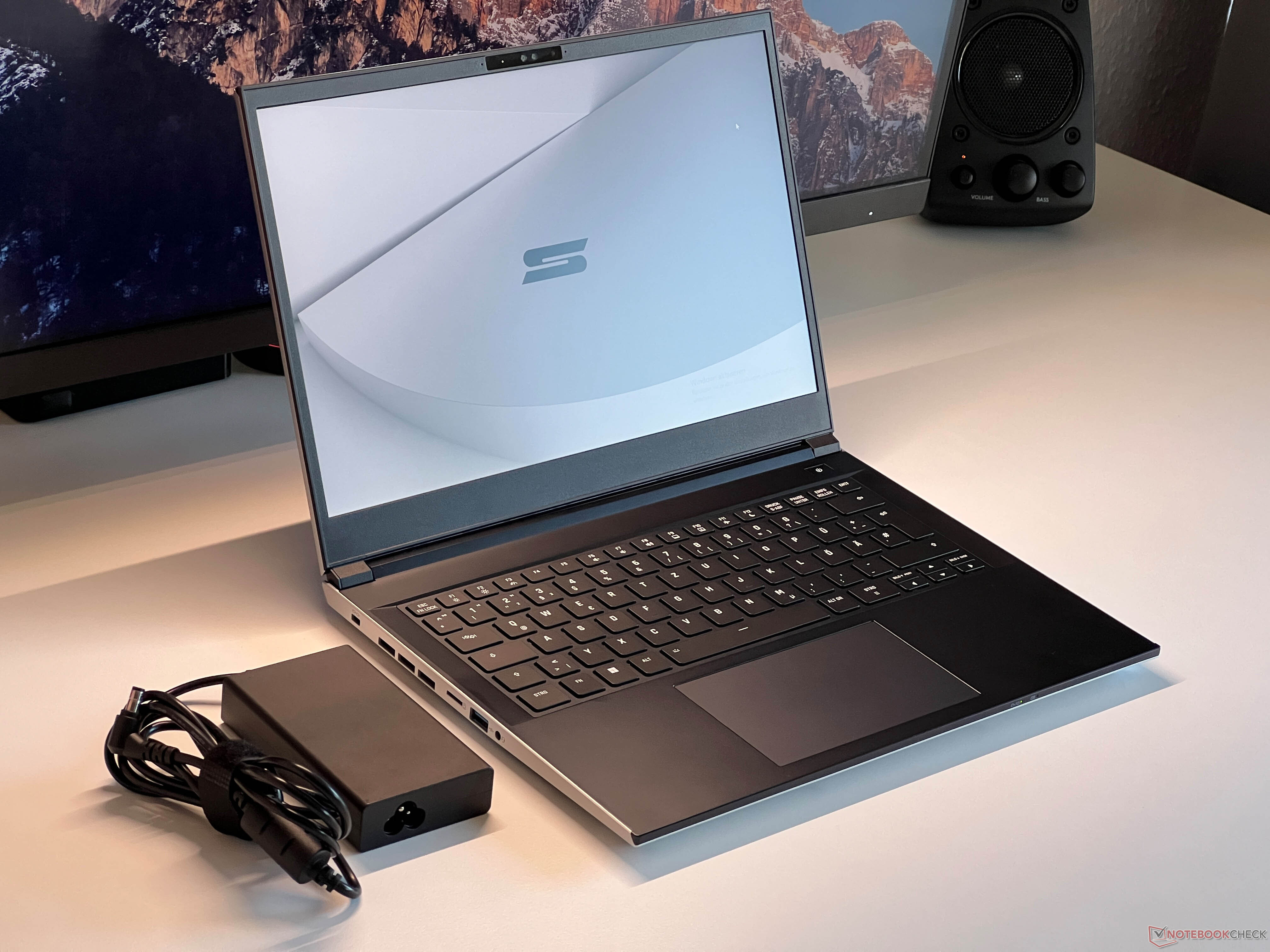 Test Schenker Key 14 - Kompakter Multimedia-Laptop mit RTX 4060 Laptop ...