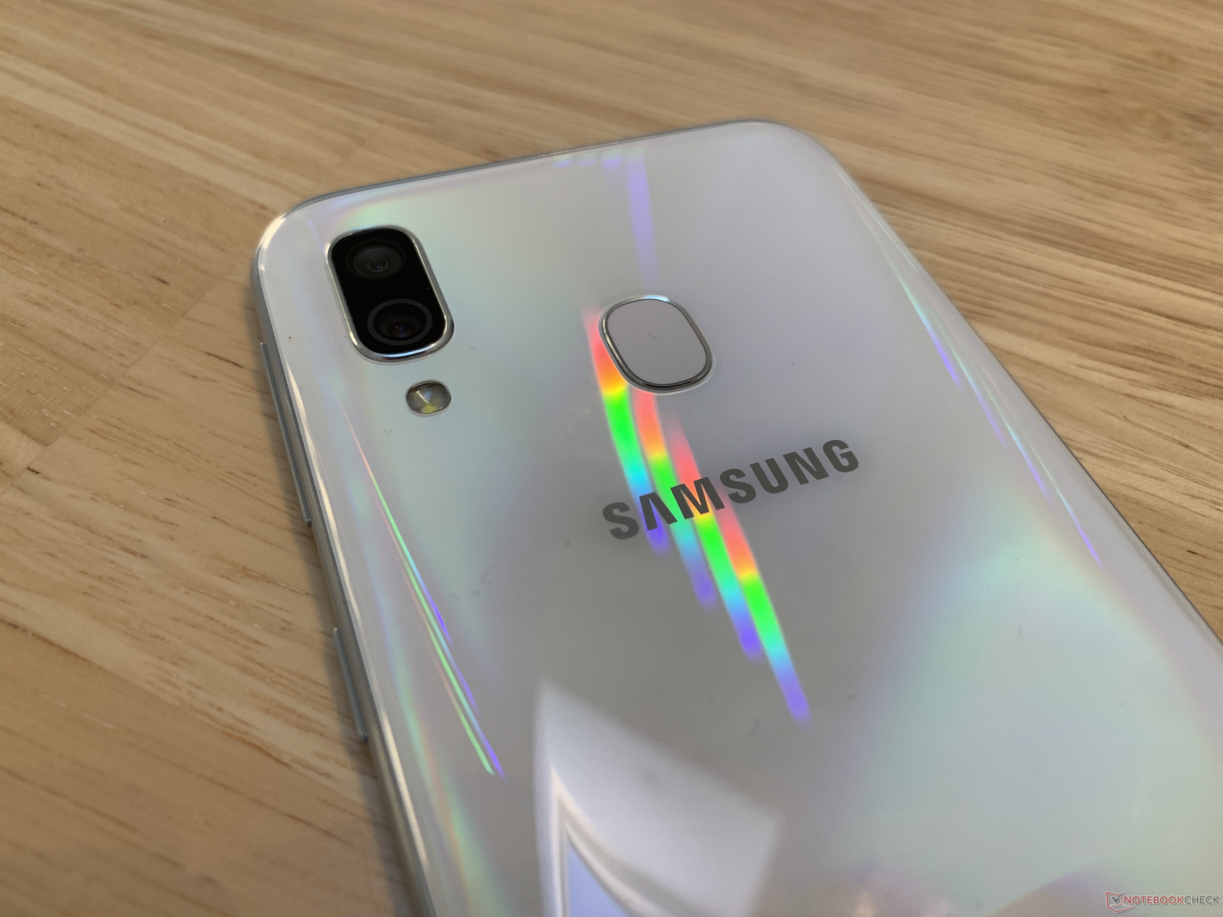 Test Samsung Galaxy A40 Smartphone - Notebookcheck.com Tests