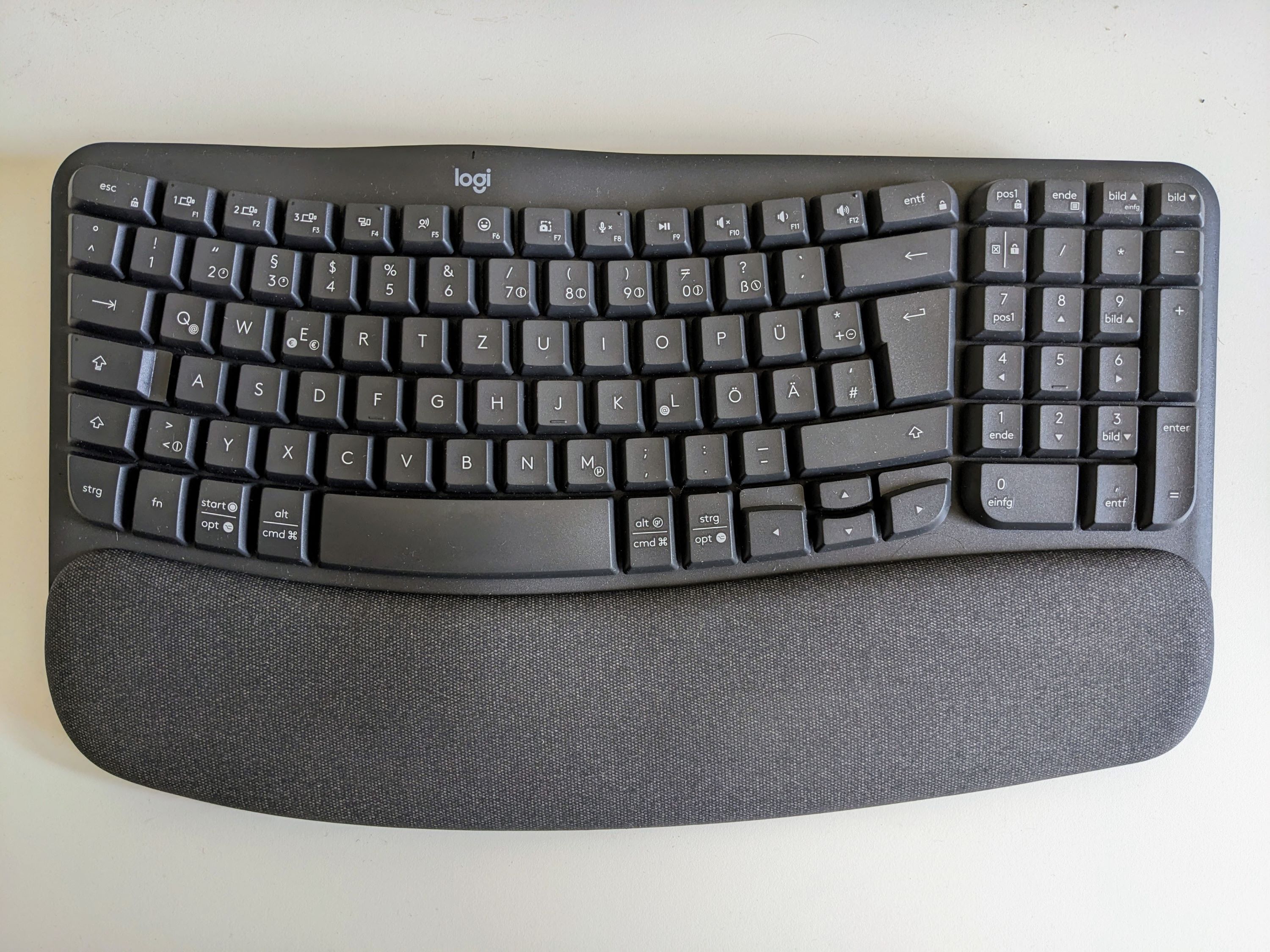 Logitech Wave Keys Tastatur ausprobiert: Kabellose Ergonomie für ...