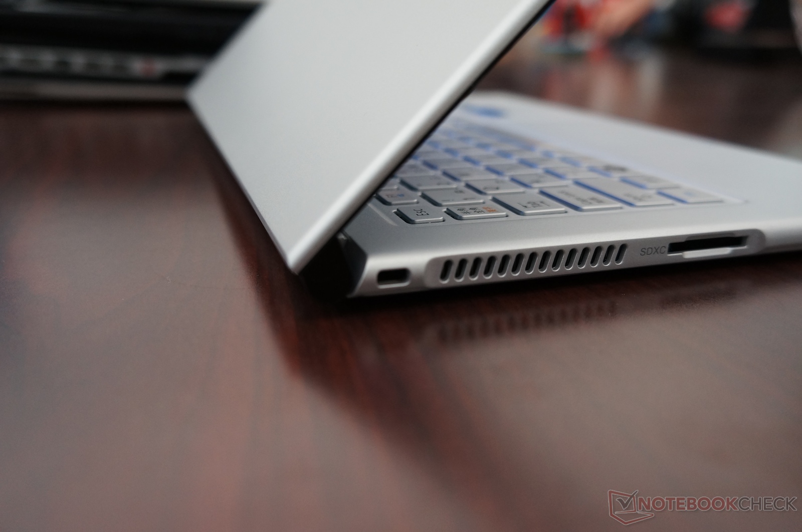 13,3"-Ultrabook NEC LaVie Z mit 875 Gramm - Notebookcheck.com News