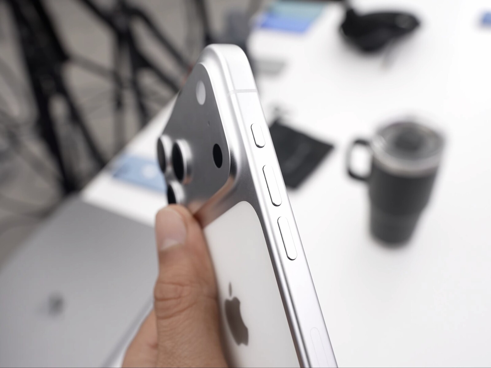 Apple iPhone 17 Pro Max Hands-On: Prominenter Youtuber sieht sich ...