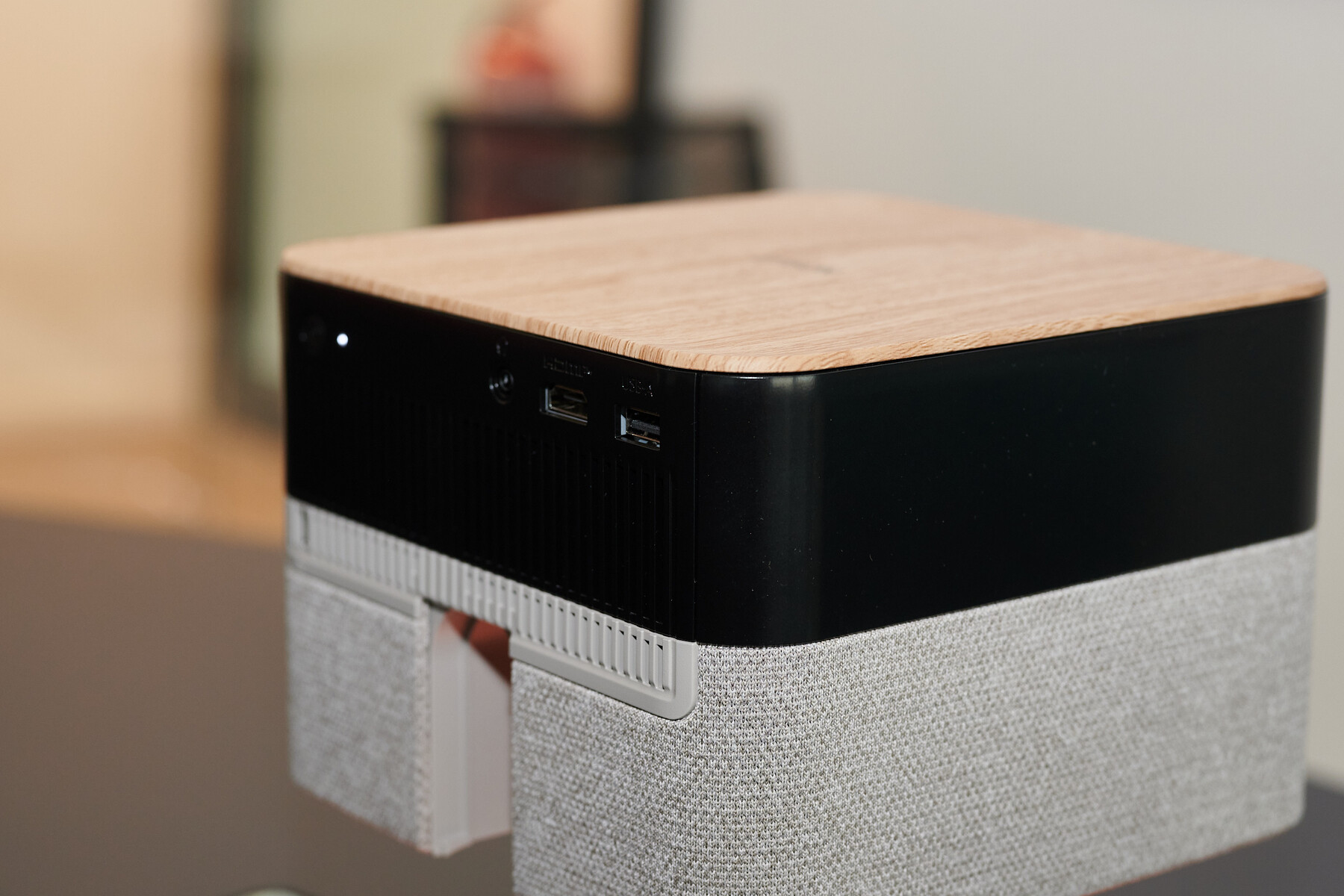 Hands-on Epson EF-72: Reisefähiger Projektor mit USB-C und gutem Bild ...