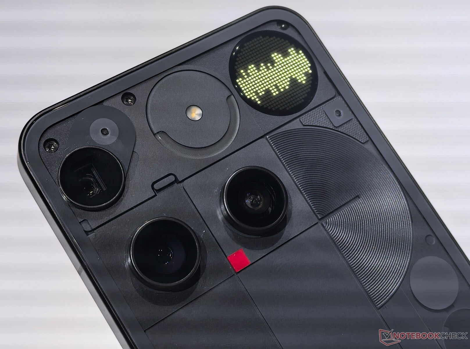 Nothing Phone (3) startet als erstes Nothing-Flaggschiff mit vier 50 MP ...