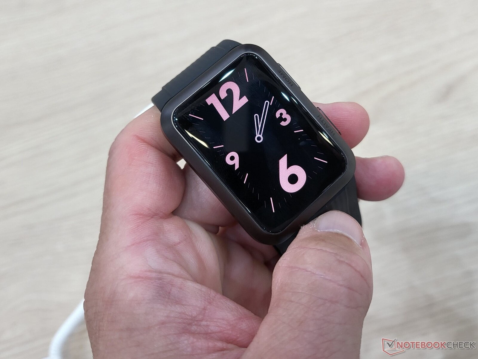 Huawei Watch D: Hands-On mit dem ersten echten Blutdruckmessgerät in ...