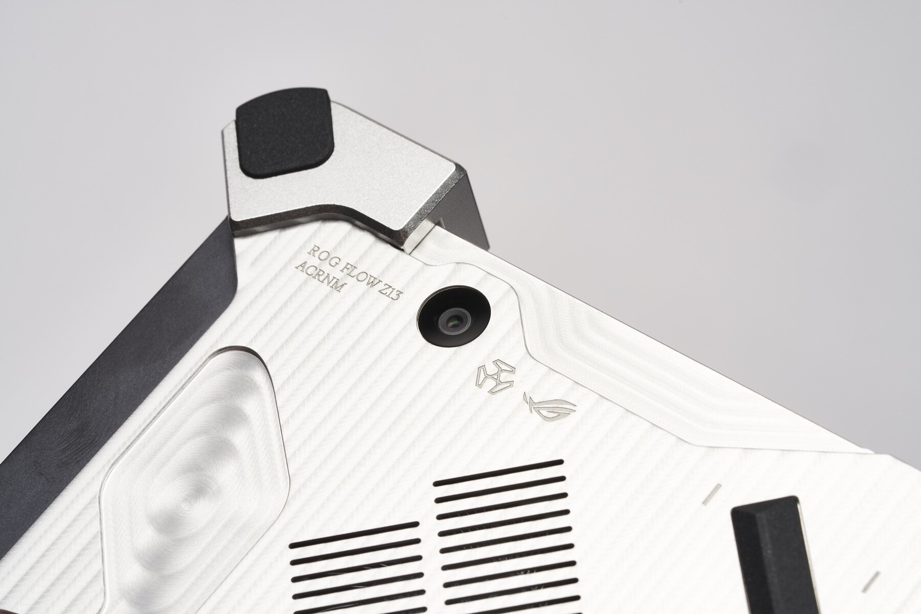 Skurrile Asus ROG Flow Z13 Acronym Edition packt GeForce RTX 4070 ins ...