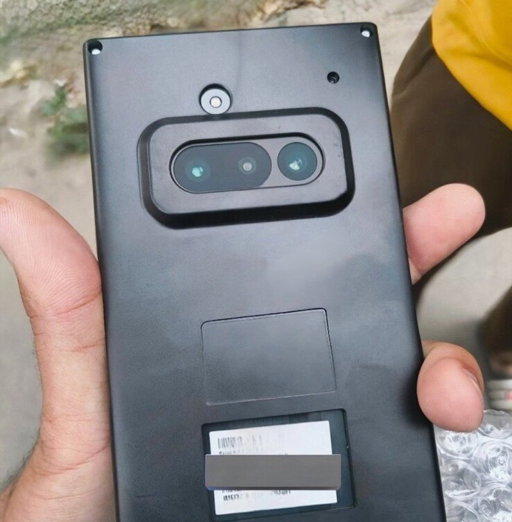Leak: Foto des Nothing Phone (3a) zeigt erstes Nothing-Smartphone mit ...