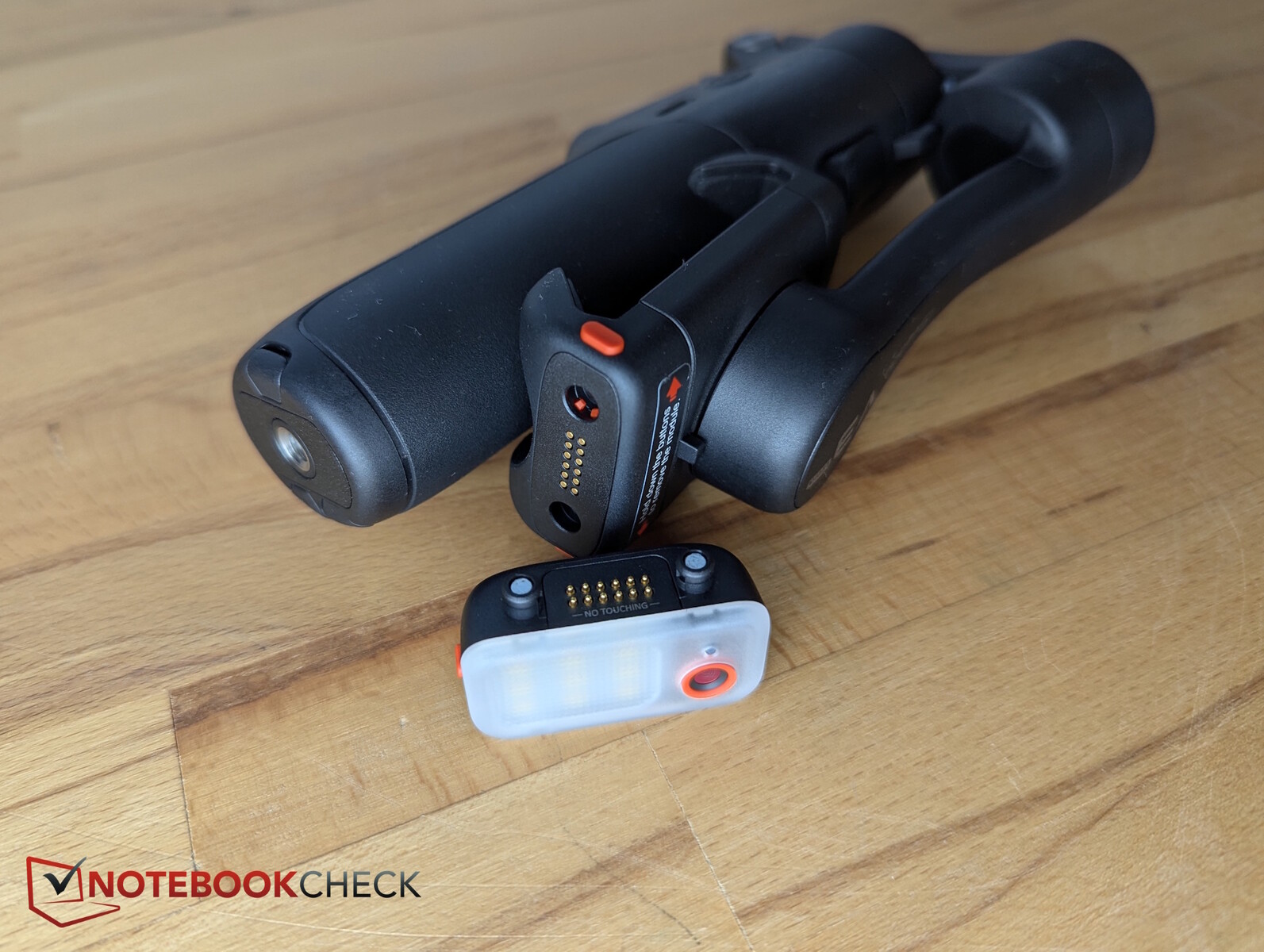 Smartphone-Gimbal mit Selfiestick und KI-Kamera-Modul - Hohem iSteady ...