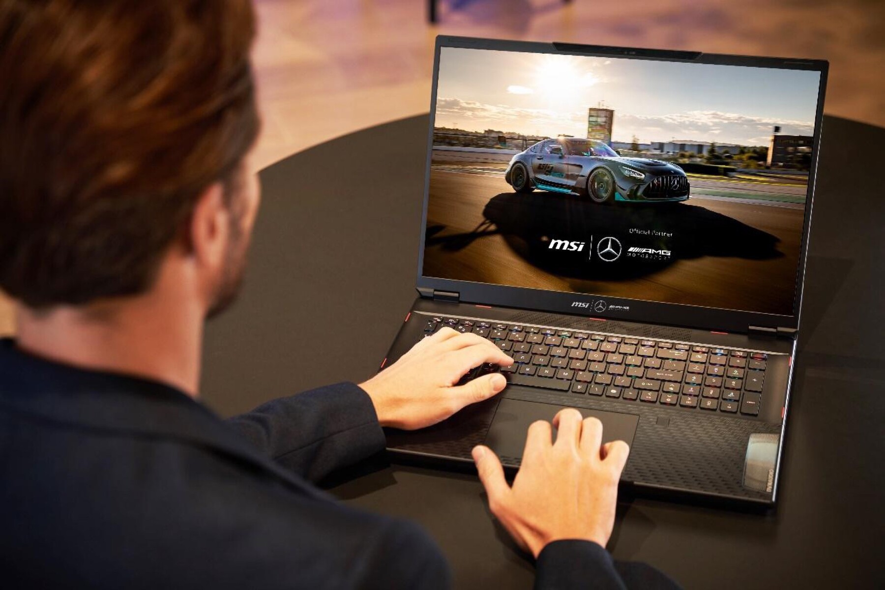 MSI Stealth 18 Mercedes: Dünner 18-Zöller mit Mini-LEDs, RTX 4080 und ...