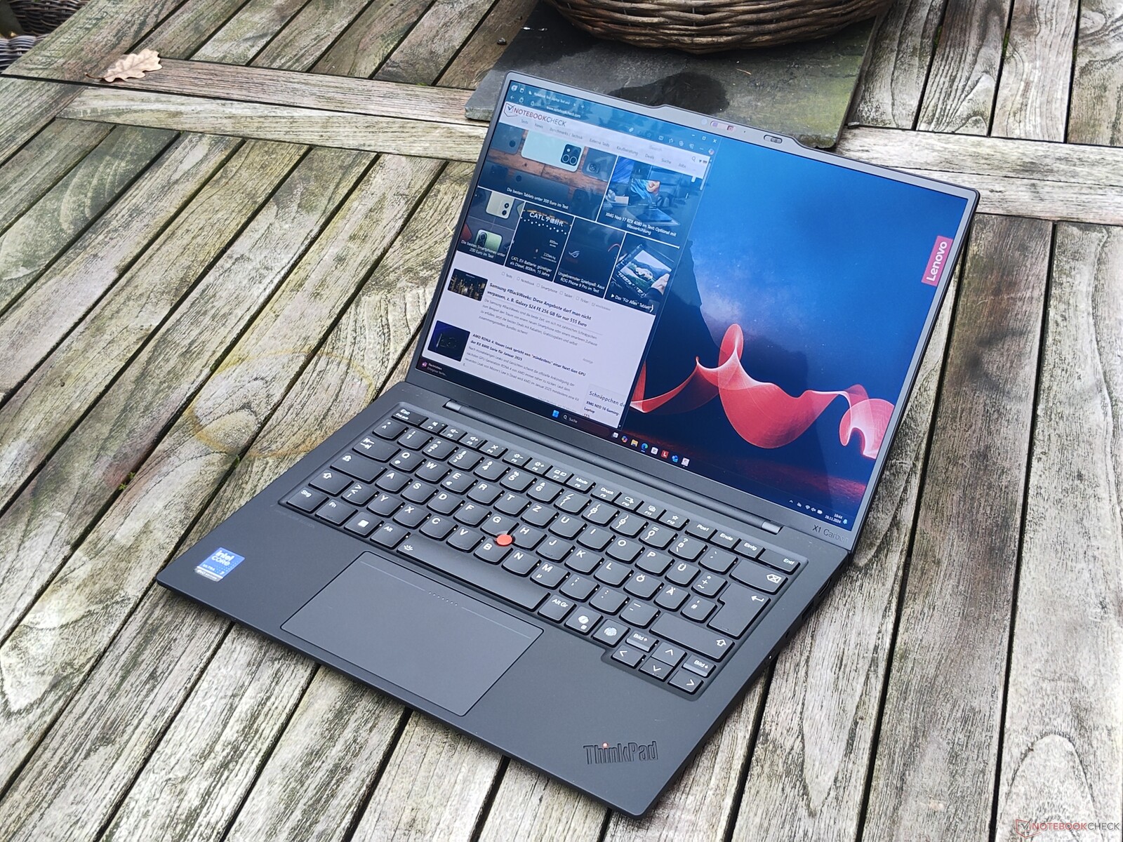 Lenovo ThinkPad X1 Carbon Gen 13 Aura Edition Laptop Test: Das X1 ...