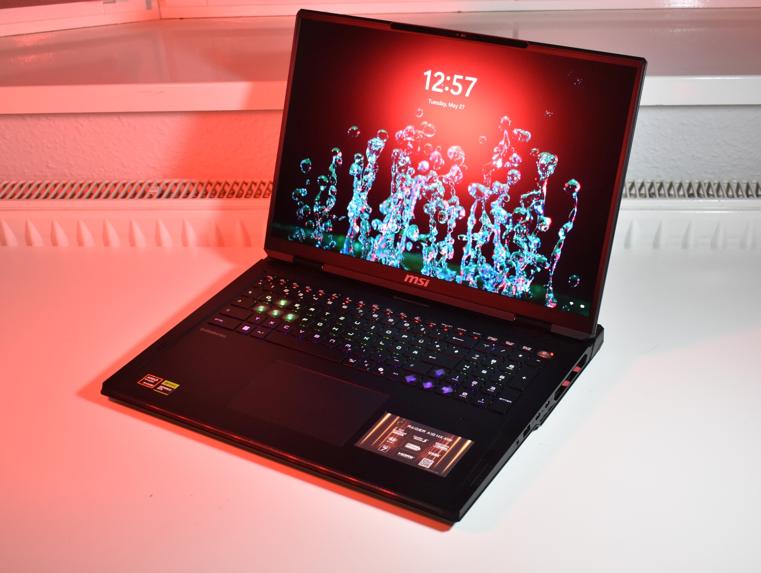 AMD bringt das Feuer mit dem Ryzen 9 9955HX3D: MSI Raider A18 HX A9W ...