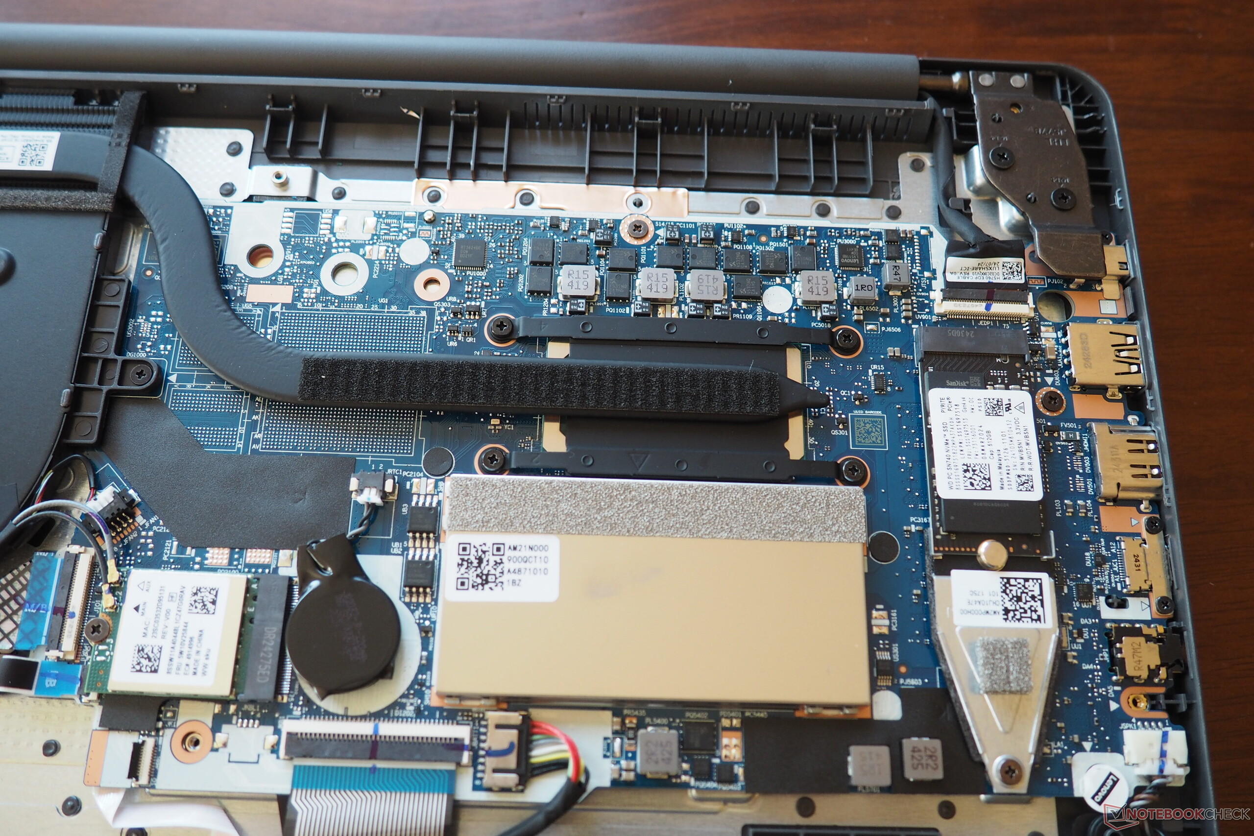 Test Lenovo V17 G4: Günstiger Allround-Laptop mit Display-Überraschung ...