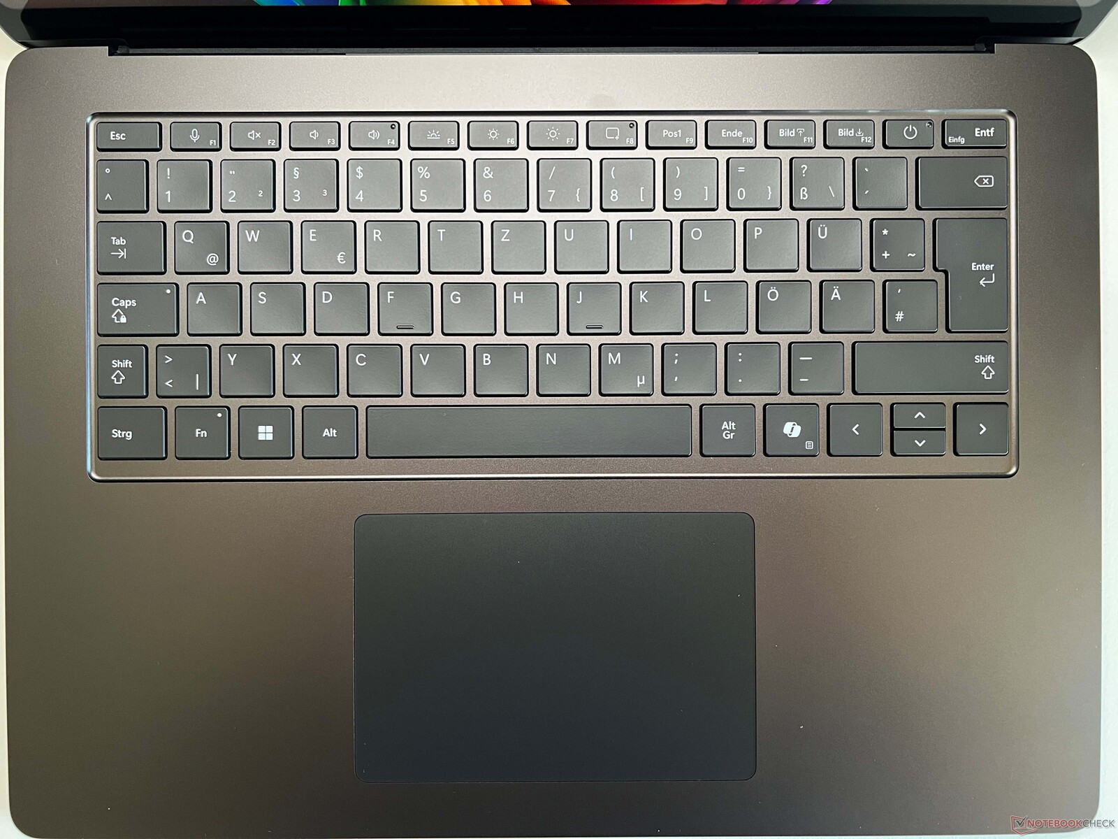 Test Microsoft Surface Laptop 7 15 Lunar Lake - Eine große Klatsche für ...