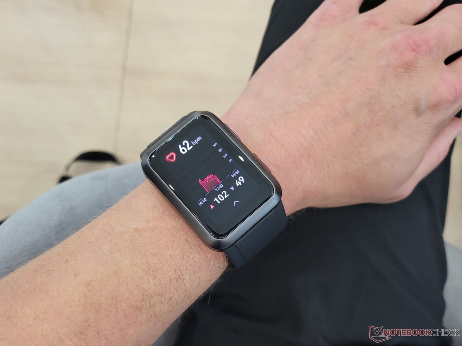 Huawei Watch D: Hands-On mit dem ersten echten Blutdruckmessgerät in ...