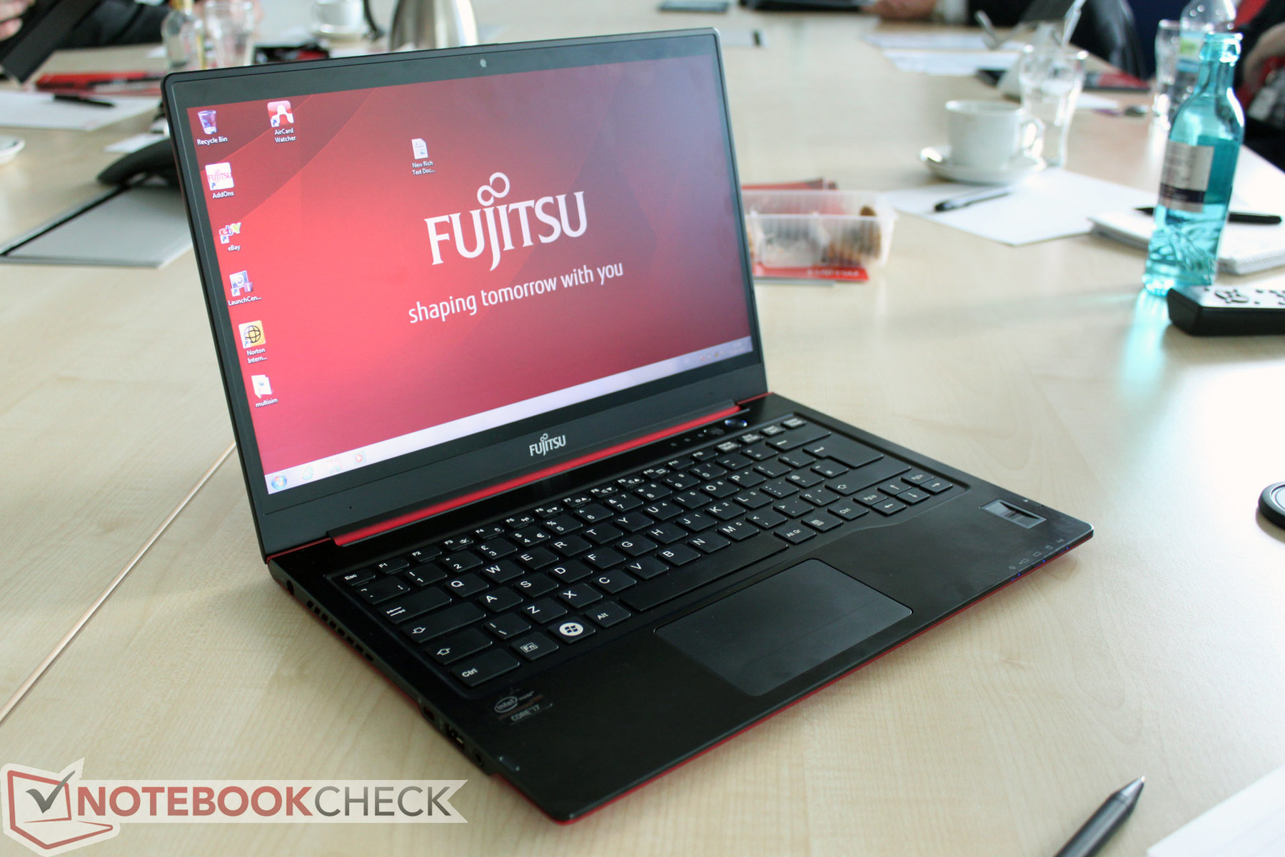 Fujitsu: Lifebook U772, Ultrabook mit Business-Ambitionen im Hands-On ...