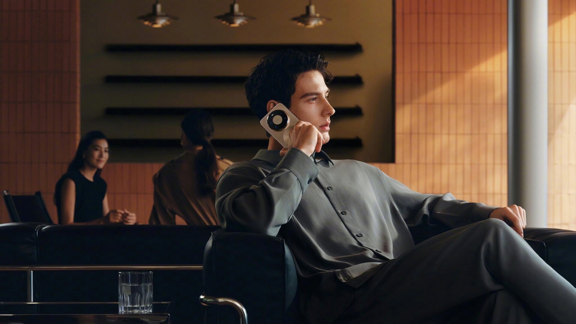 Huawei Mate 80 (Pro) zeigt sich mit Metall-Rückseite, Huawei lädt zum ...