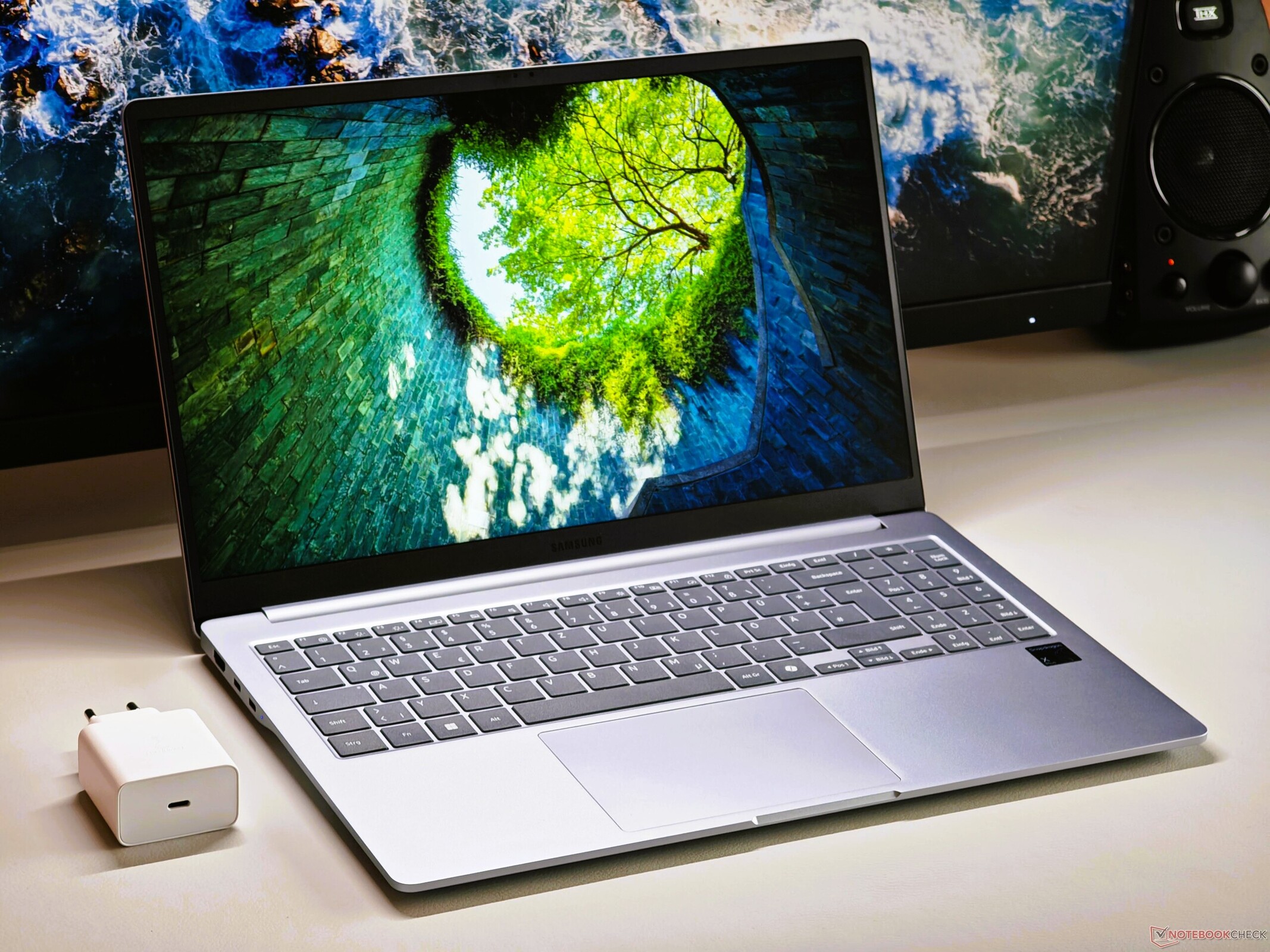 Samsungs MacBook-Konkurrent mit Snapdragon X und 18 h Akkulaufzeit im ...