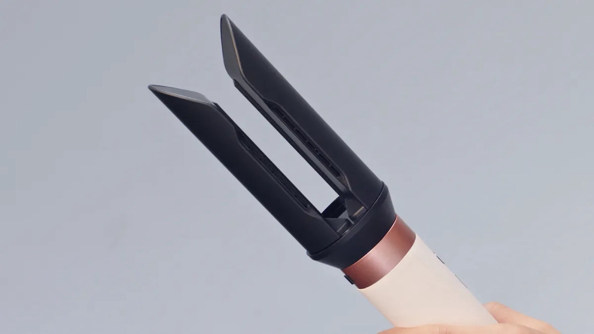 Dyson Airwrap Co-anda 2x startet mit stärkerem Motor im kleineren ...