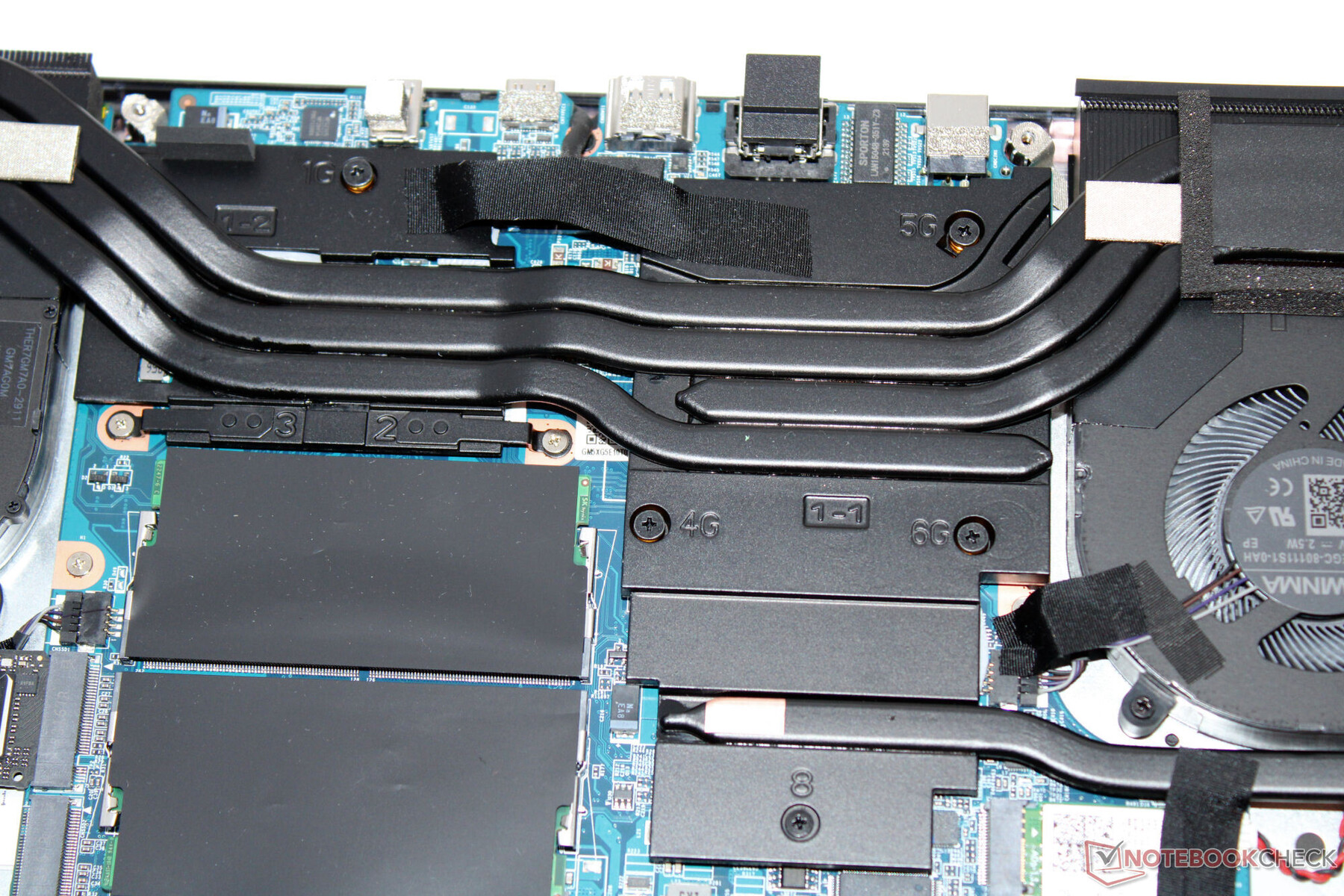 XMG Apex 15 (Late 23) im Test: Gaming-Notebook mit RTX 4050 liefert ...